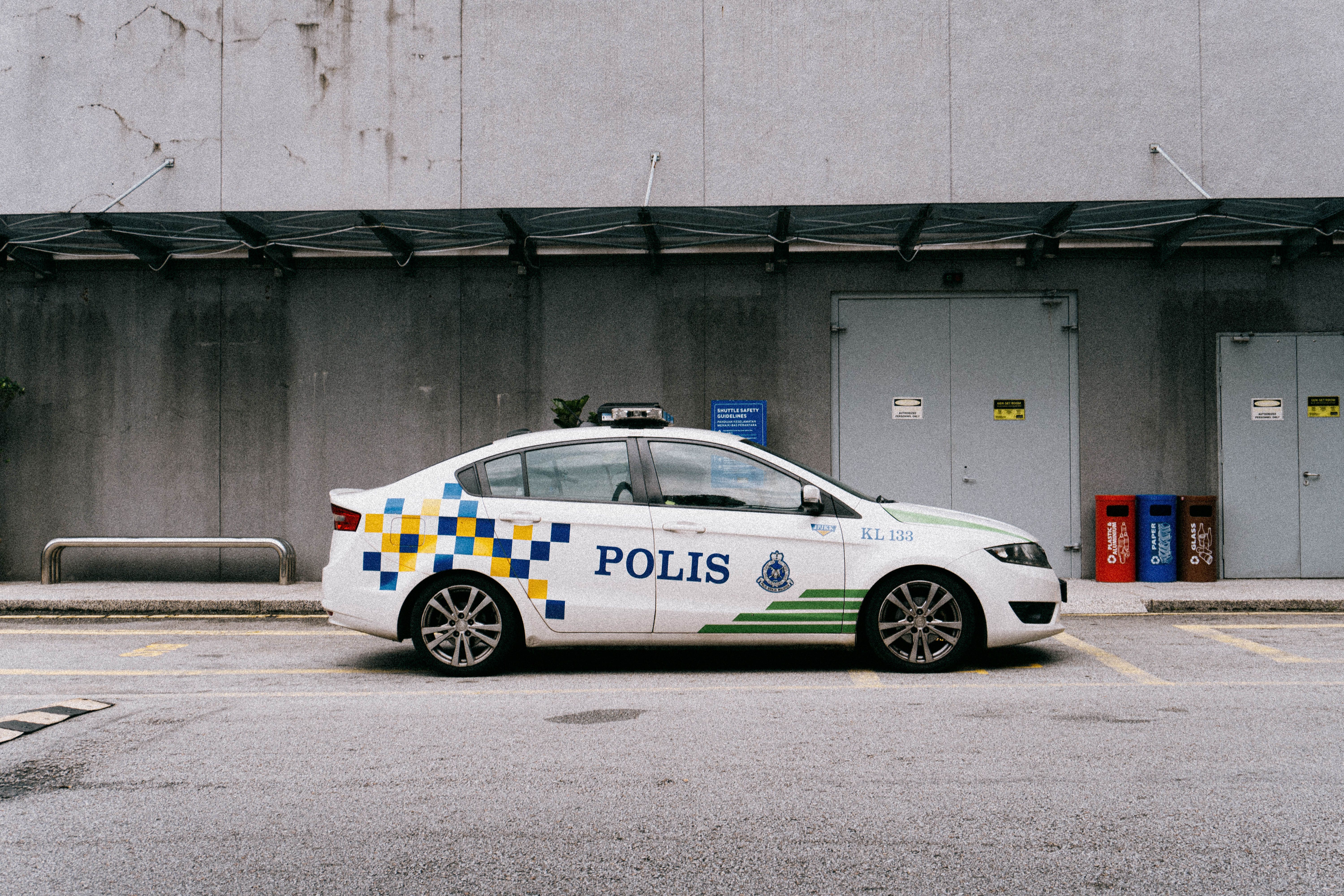 652.354+ Fotos y Imágenes de Polis man Gratis · Banco de Fotos Gratis
