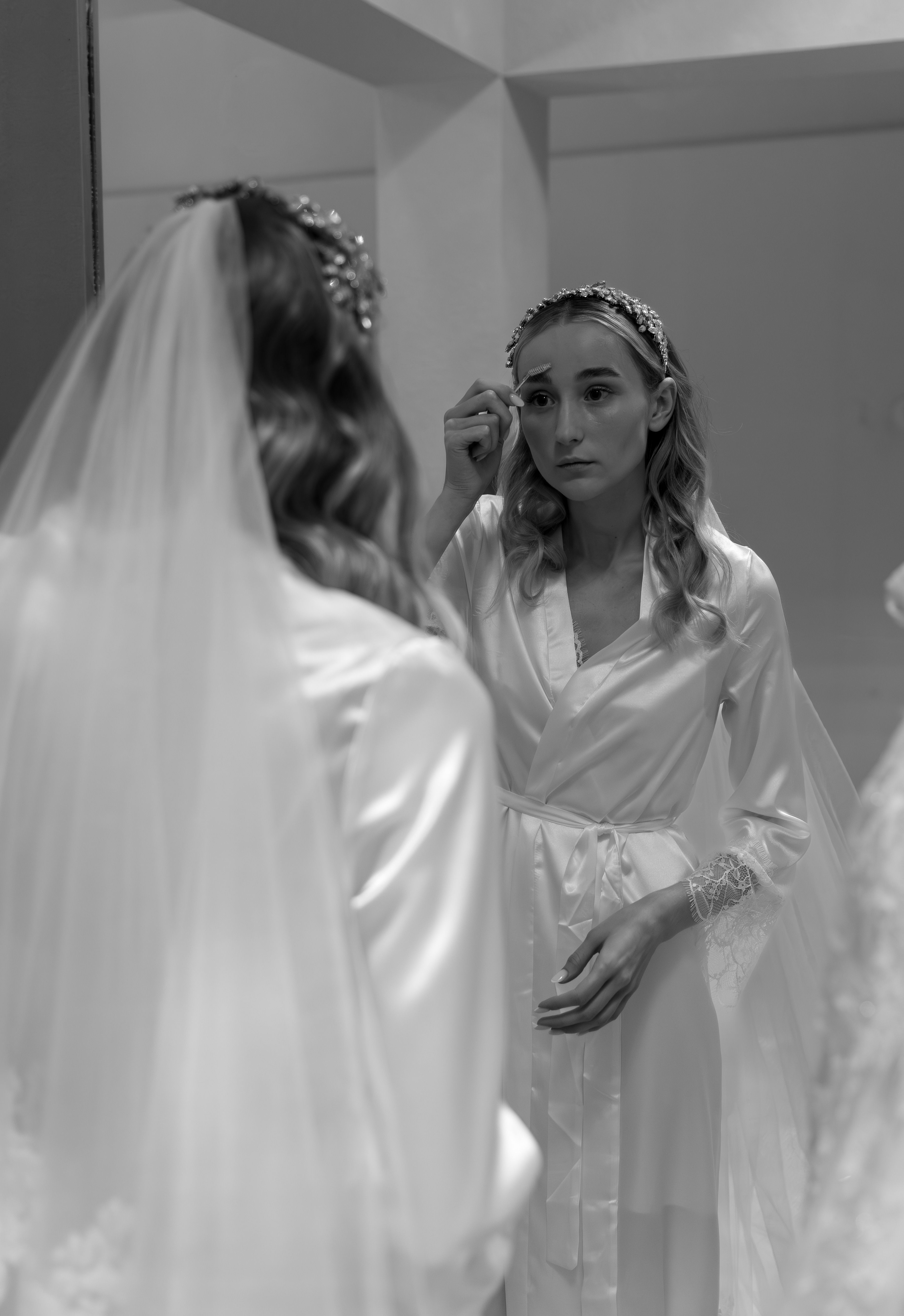 A bride is getting ready for her wedding · Free Stock Photo