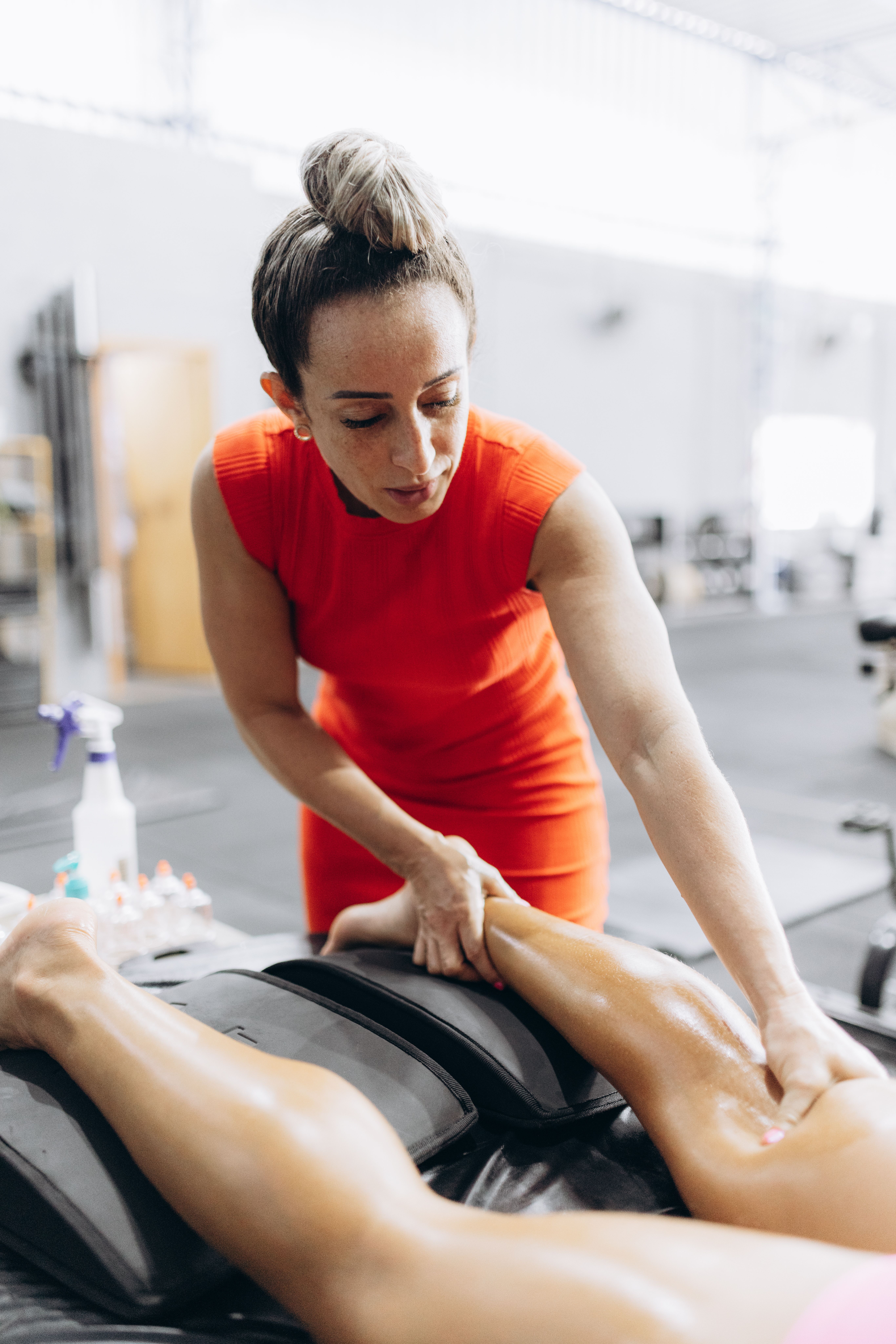 A woman is getting a massage on her leg · Free Stock Photo