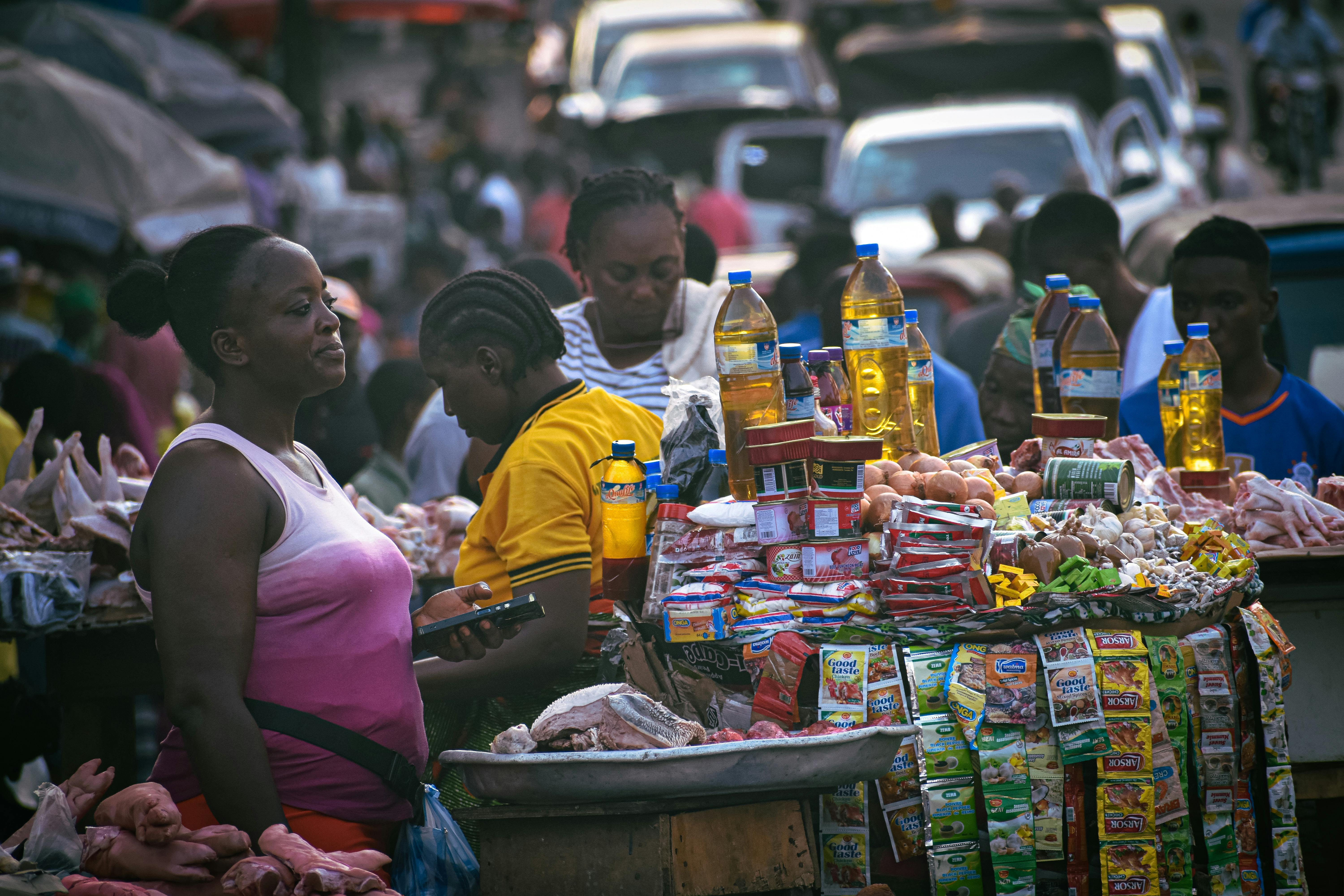 A woman selling in the Market · Free Stock Photo