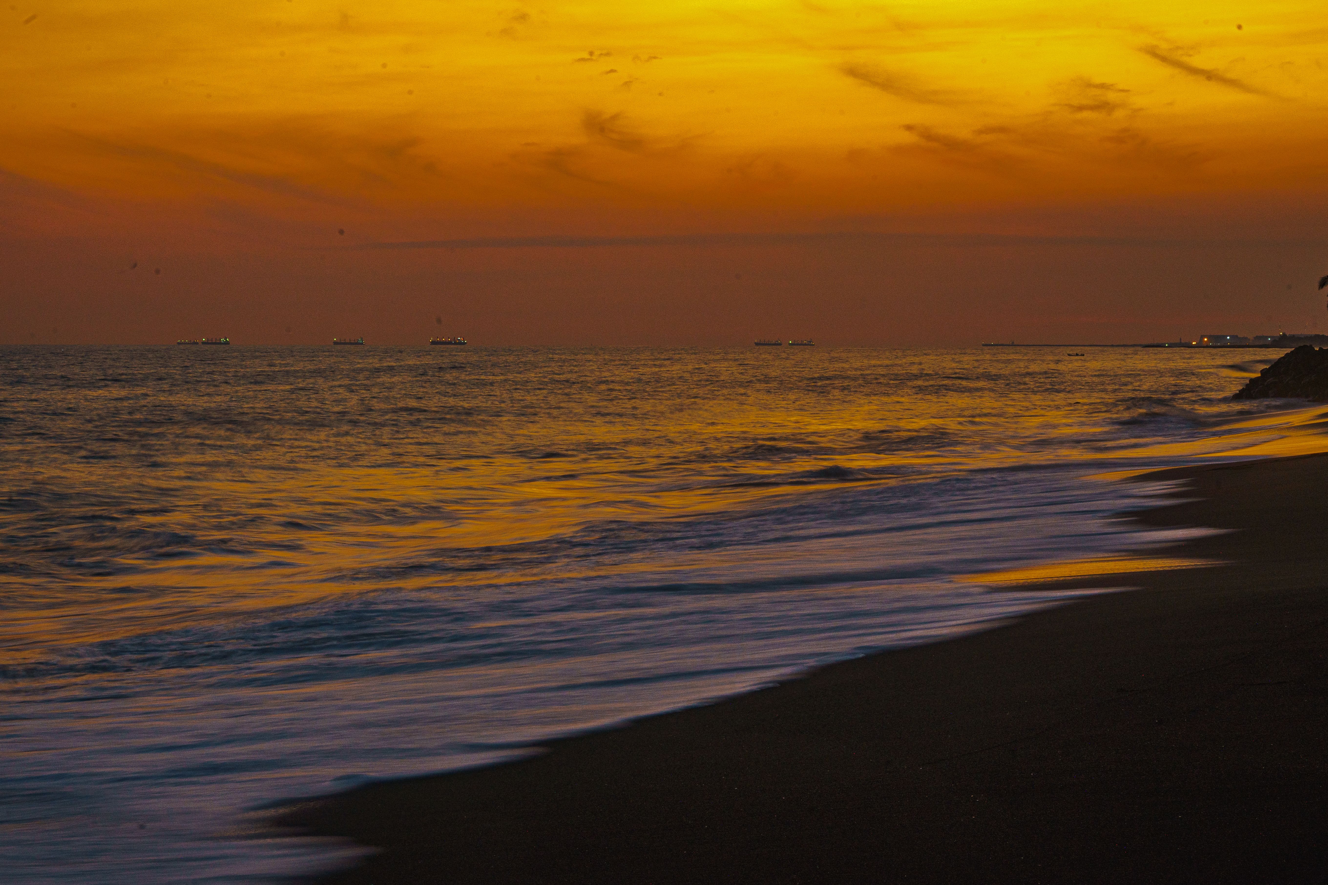 Atardecer dorado 1 · Free Stock Photo