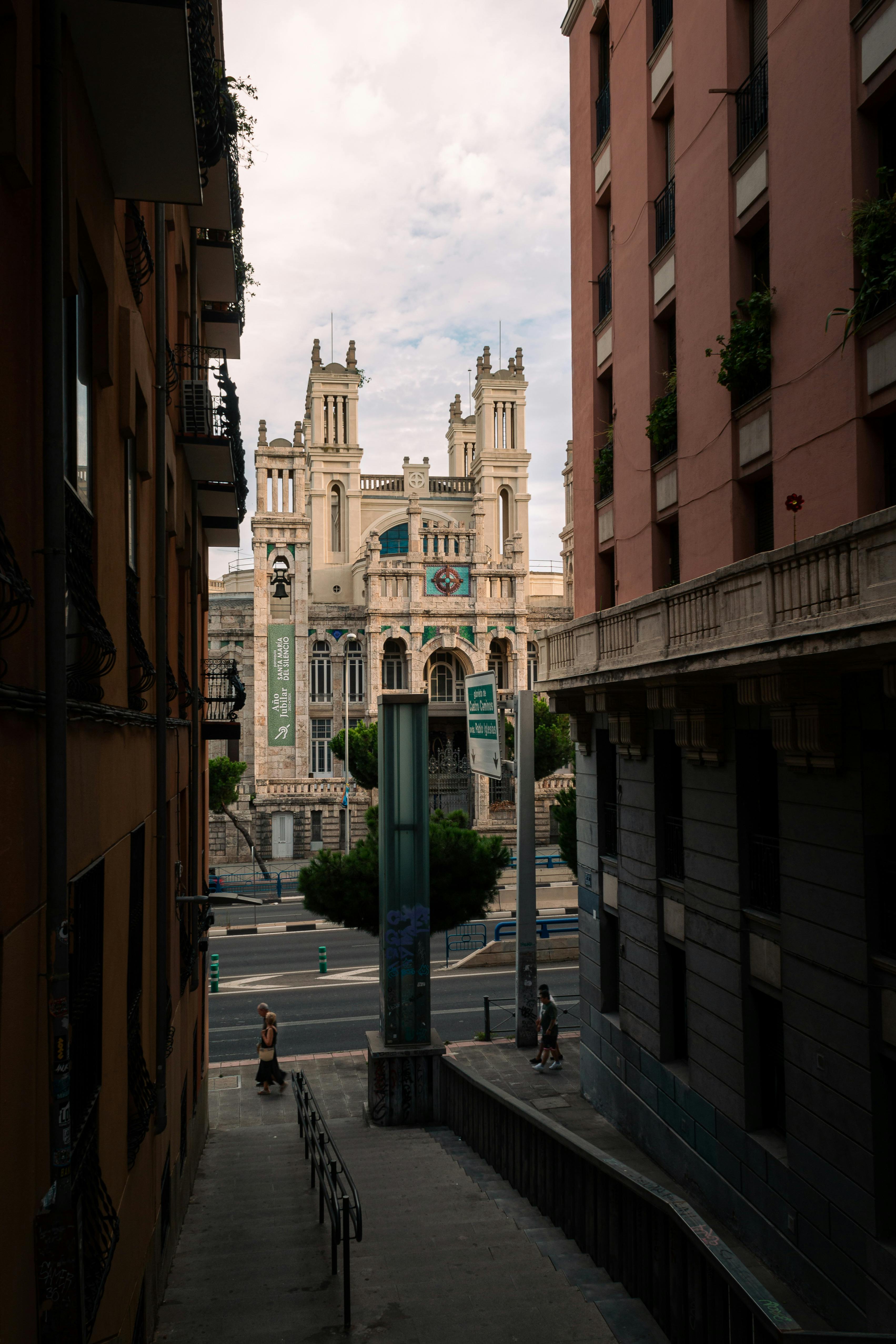 Foto de stock gratuita sobre @al aire libre, agujas, alumbrado publico, arco, arquitectura ...