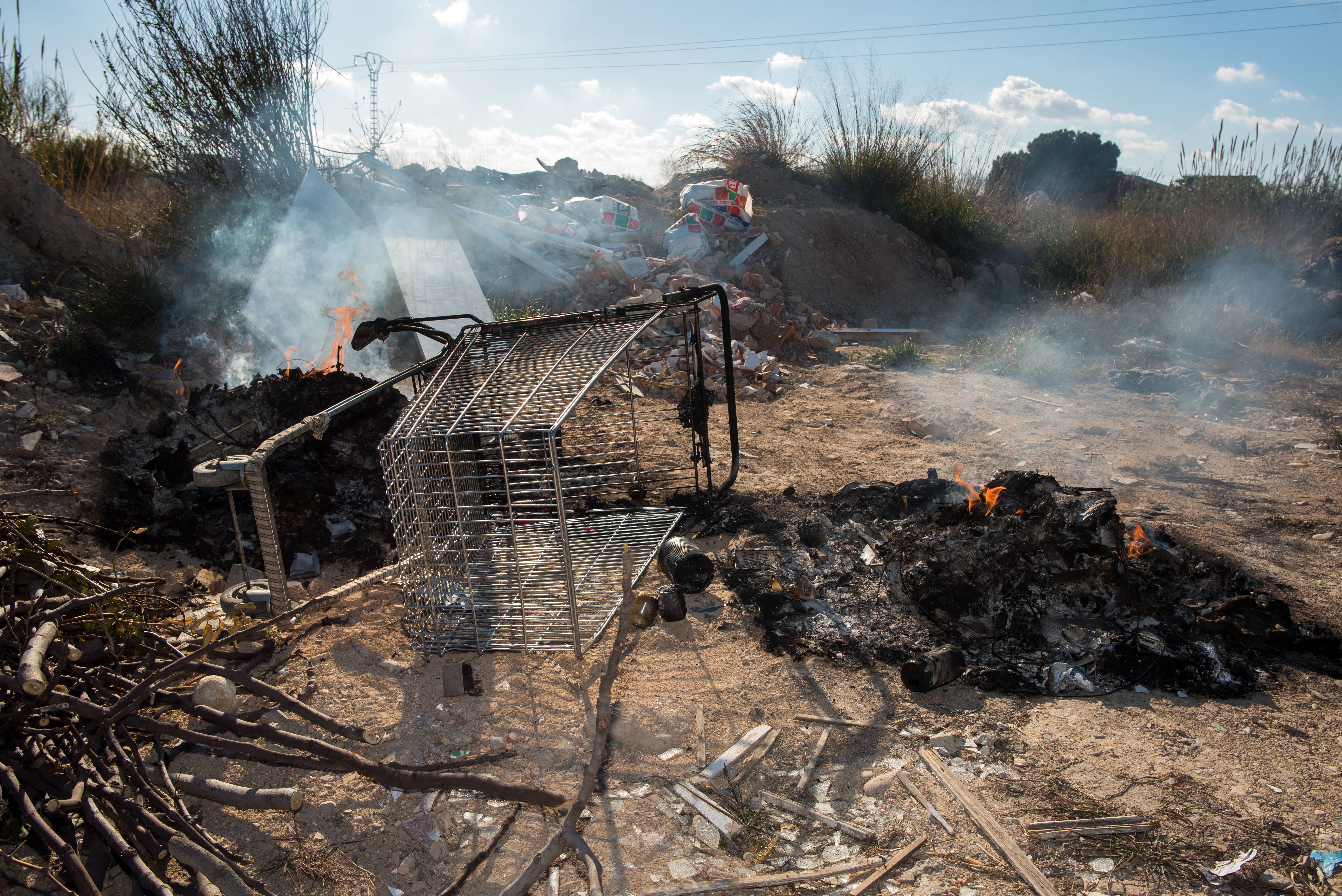 Garbage Pile Fire Photos, Download The BEST Free Garbage Pile Fire ...