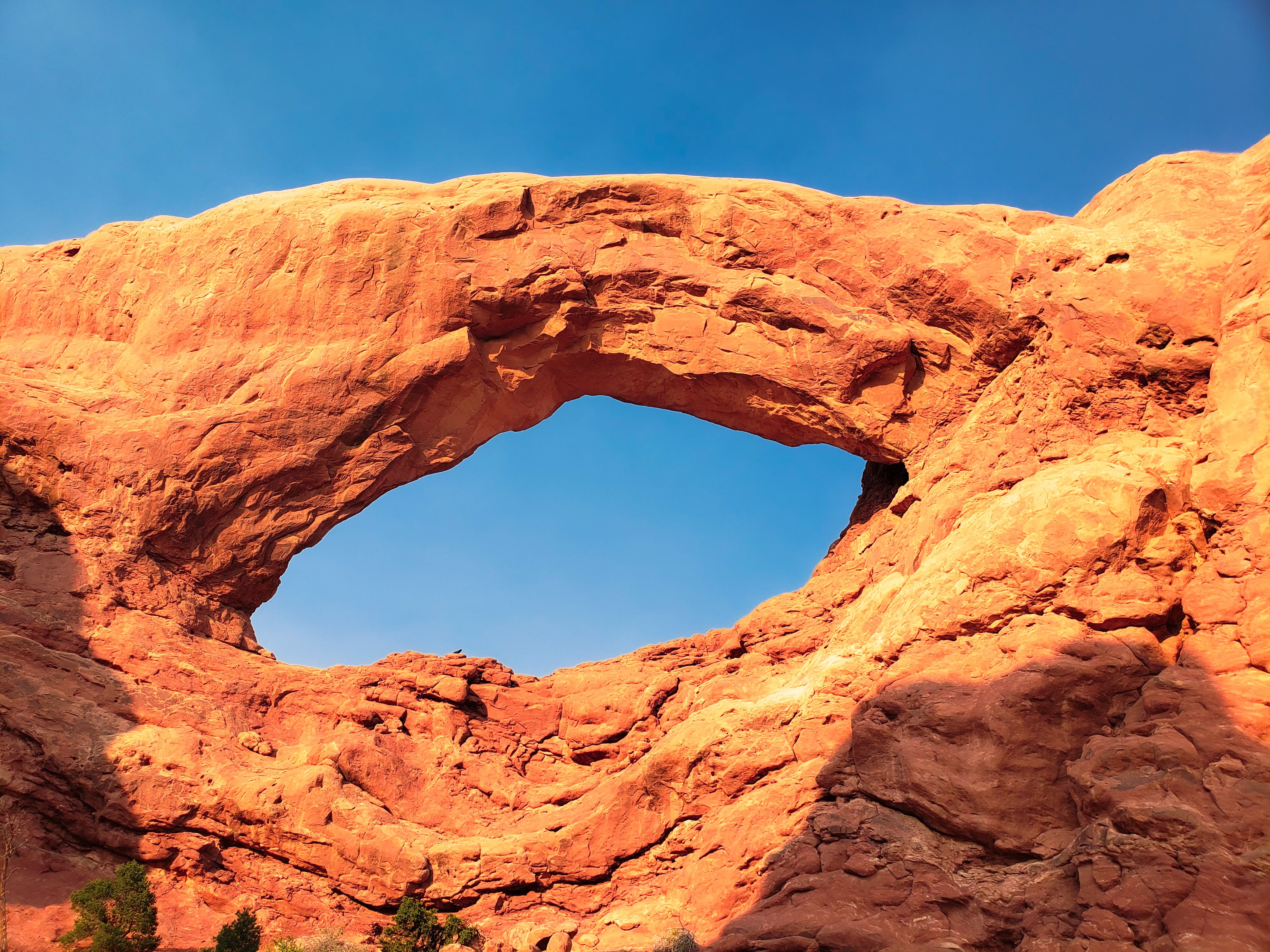 A large rock formation · Free Stock Photo