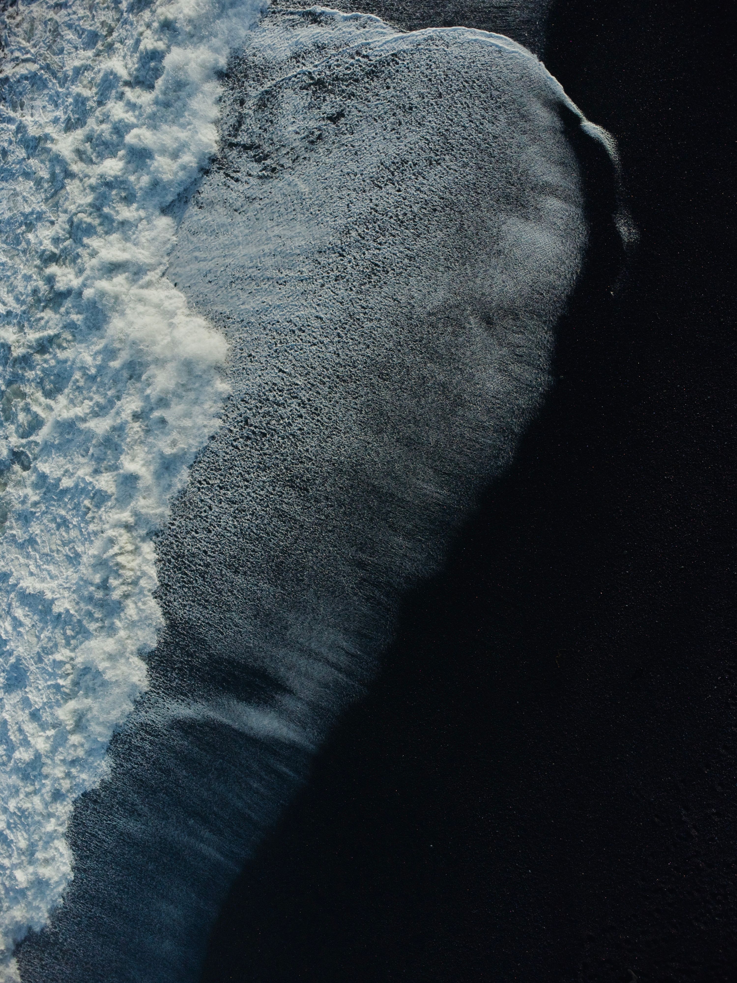 Ocean waves in Iceland · Free Stock Photo