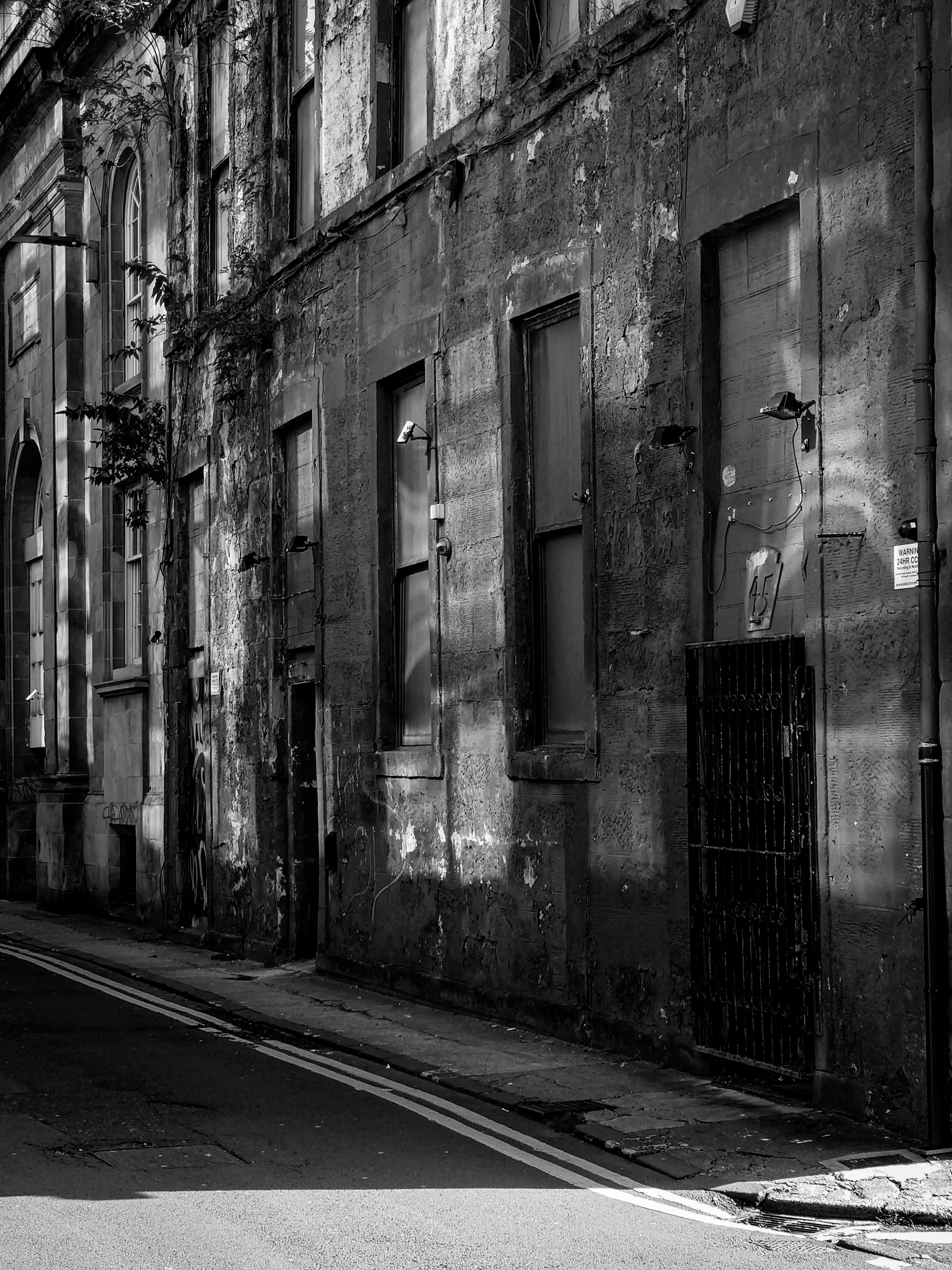 Black and white photograph of an alleyway · Free Stock Photo
