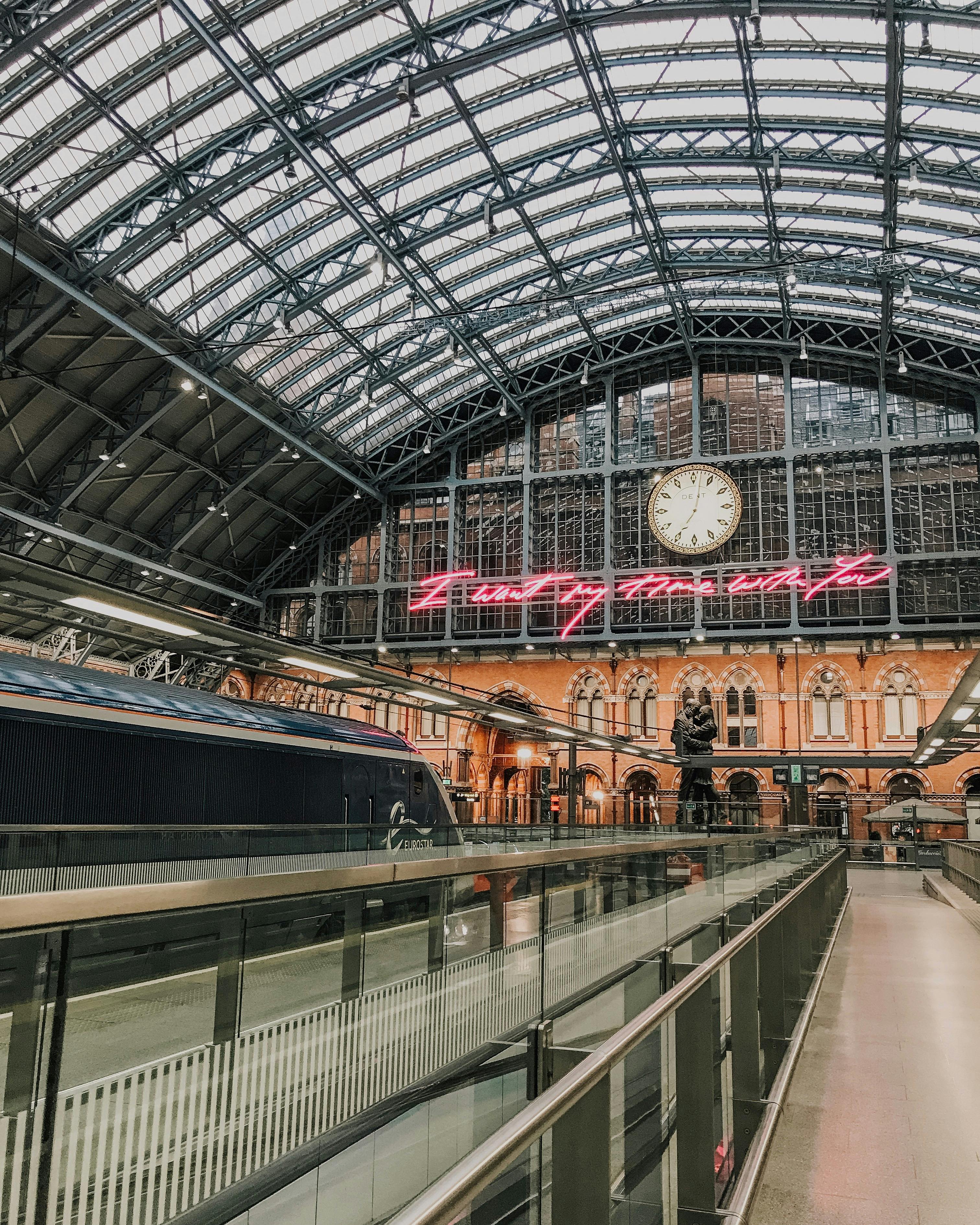 Train on the Station · Free Stock Photo