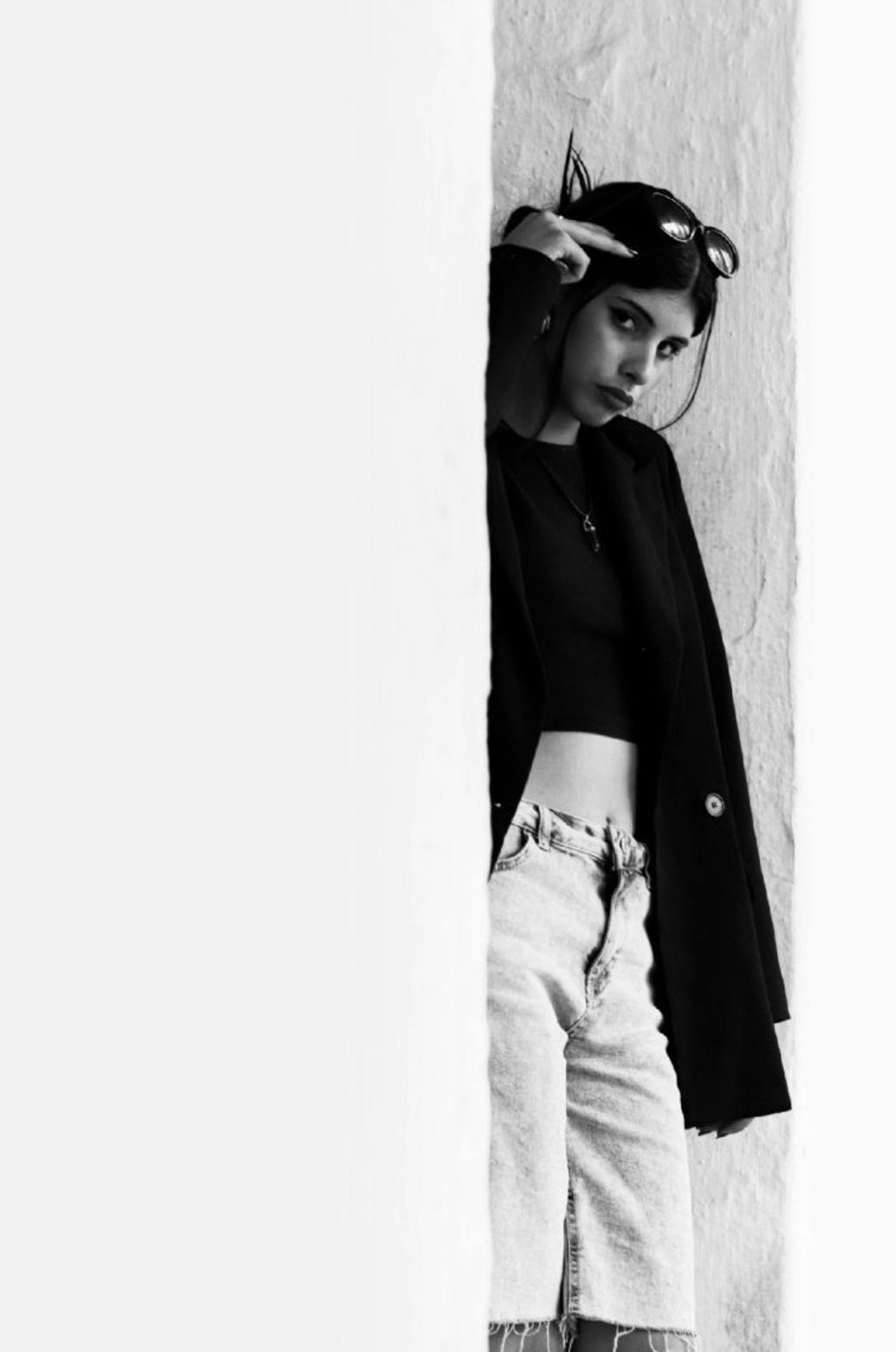 Monochromatic Scale Model Photos, Download The BEST Free Monochromatic ...