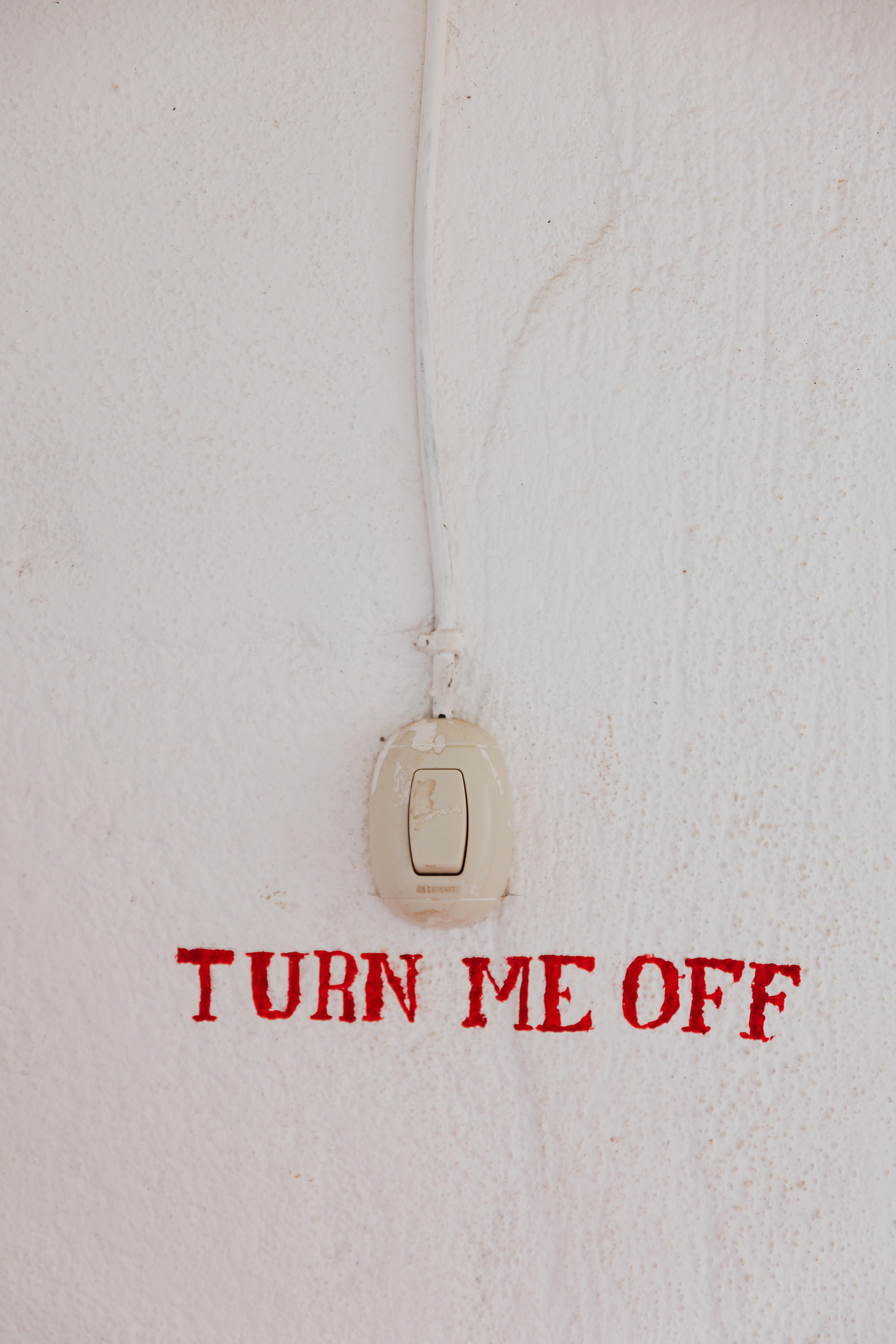 Turn me off - a mouse on a wall · Free Stock Photo