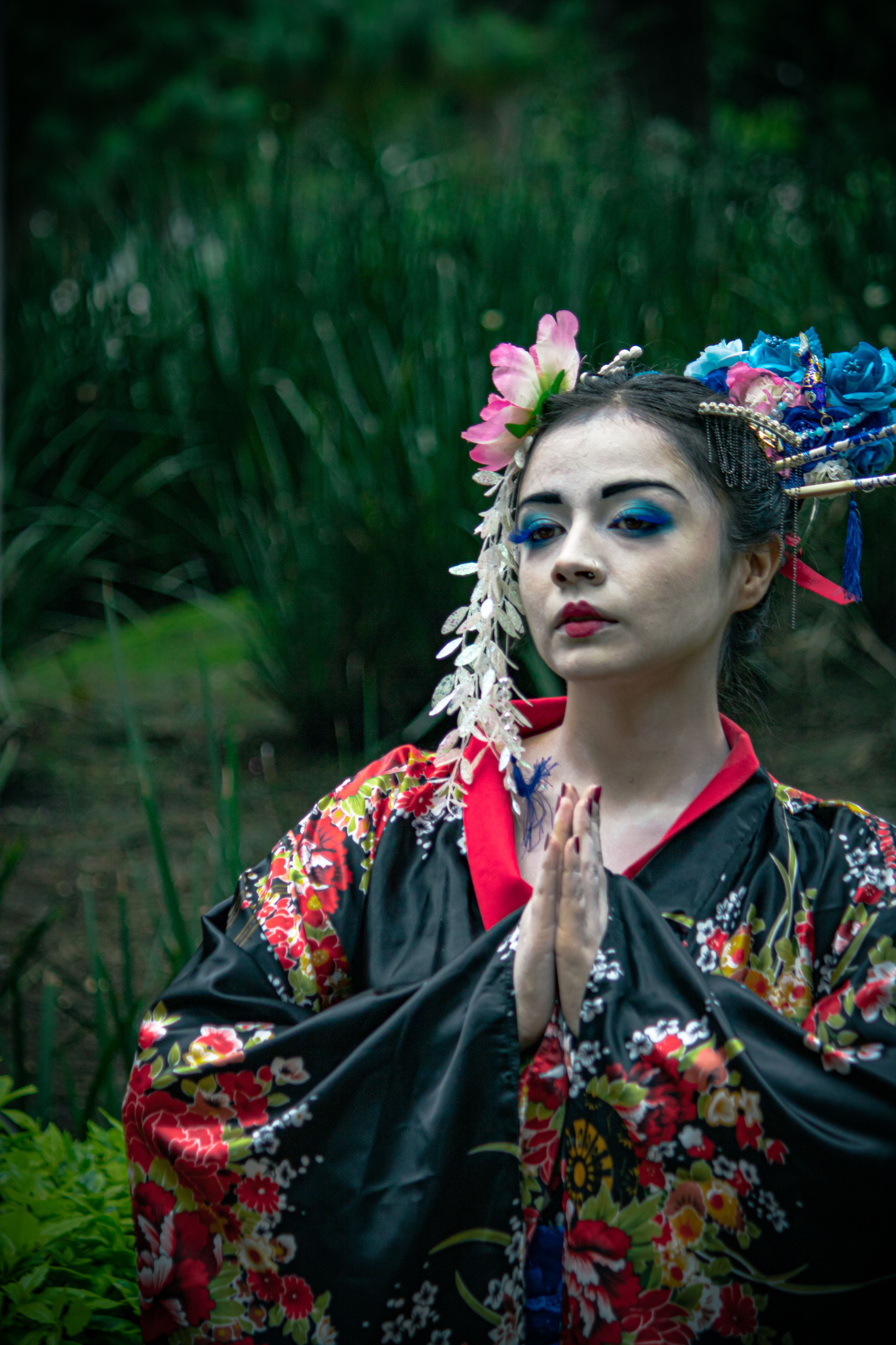 A woman in a geisha costume with flowers on her head · Free Stock Photo