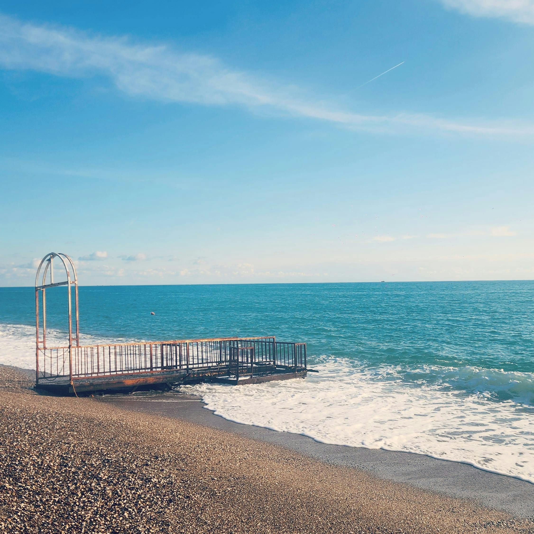 Wave of ocean washing empty sandy beach · Free Stock Photo