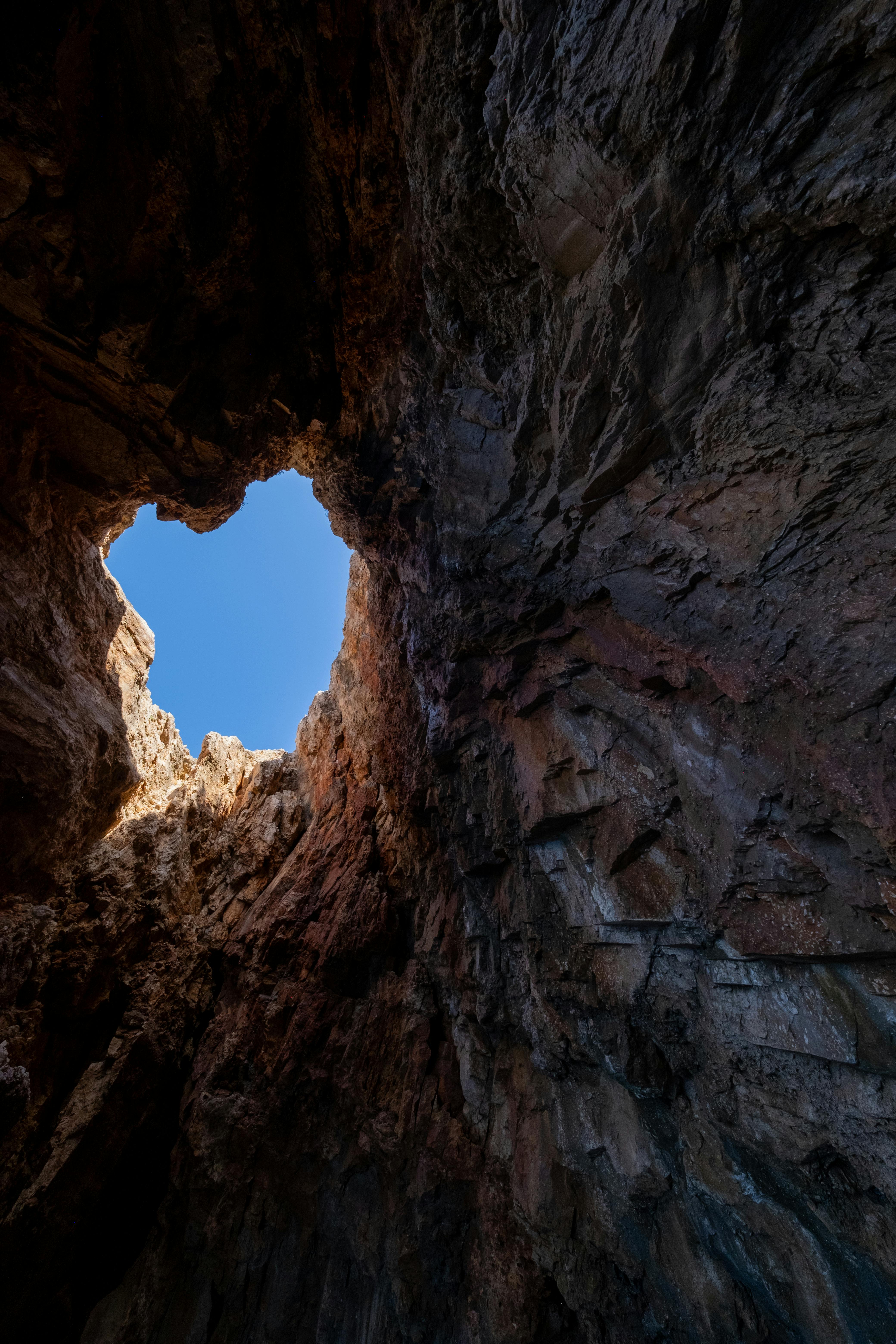 A view of a cave with a hole in the middle · Free Stock Photo