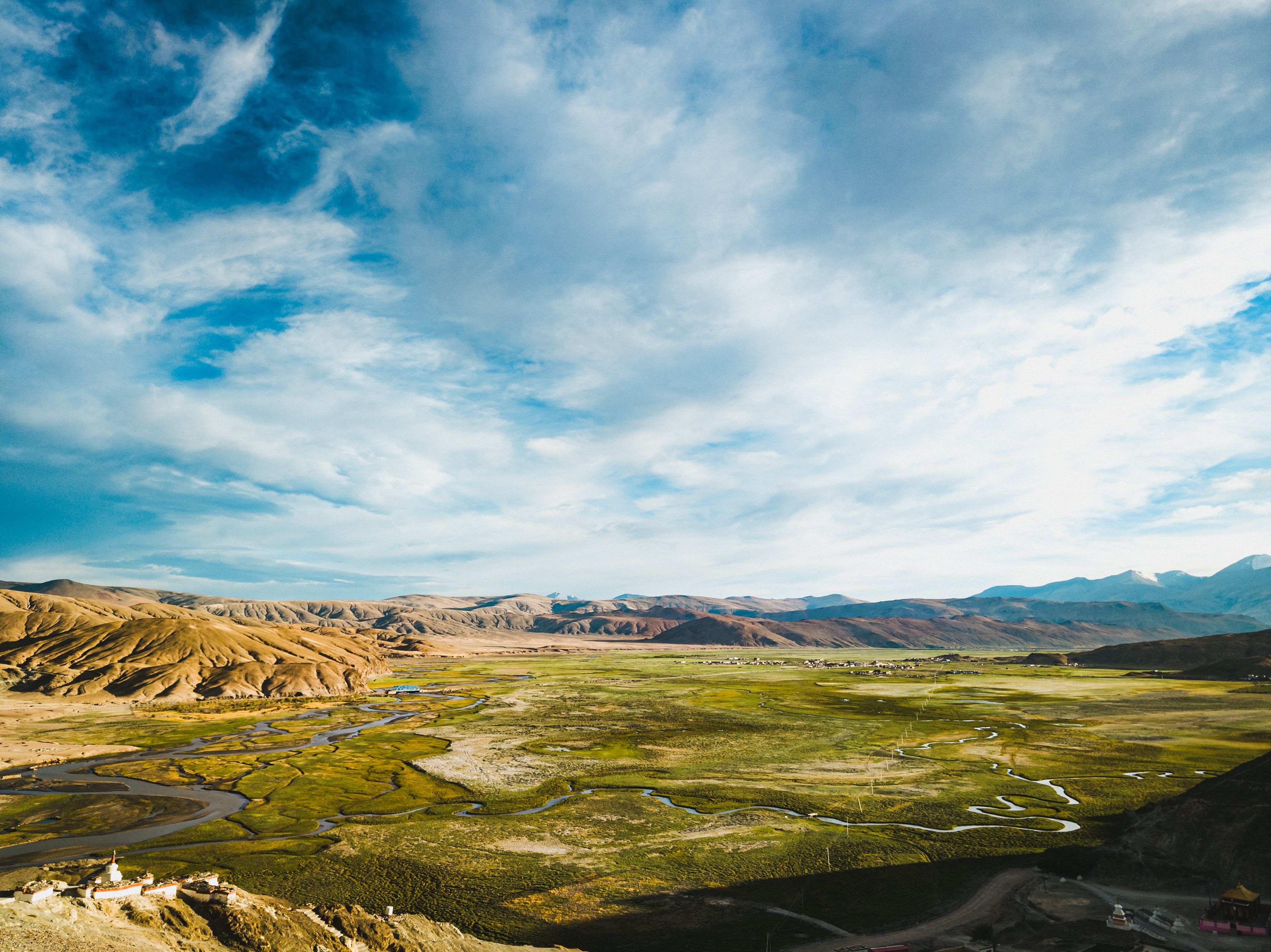 A view of a valley with mountains and grass · Free Stock Photo