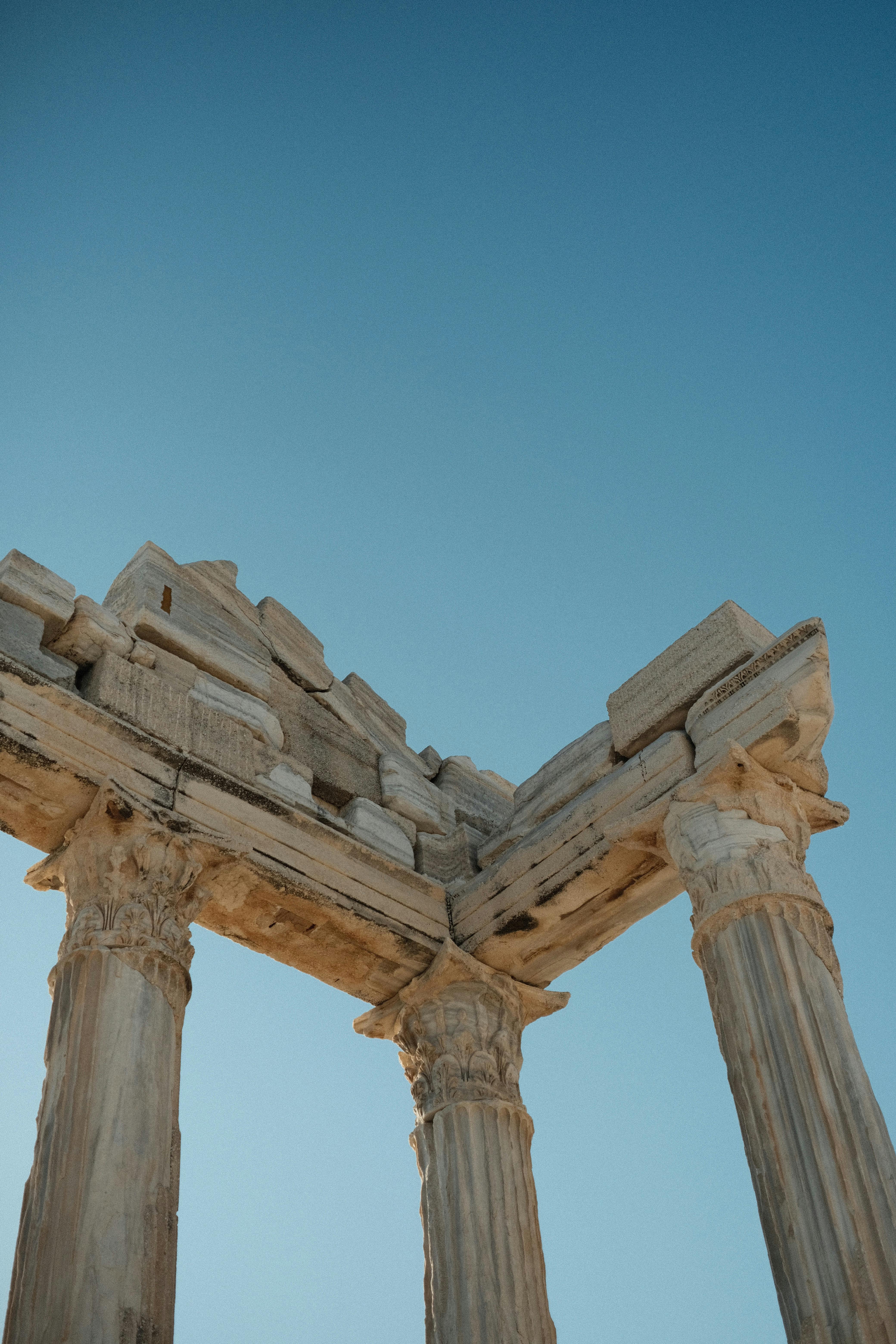 The columns of an ancient temple in greece · Free Stock Photo