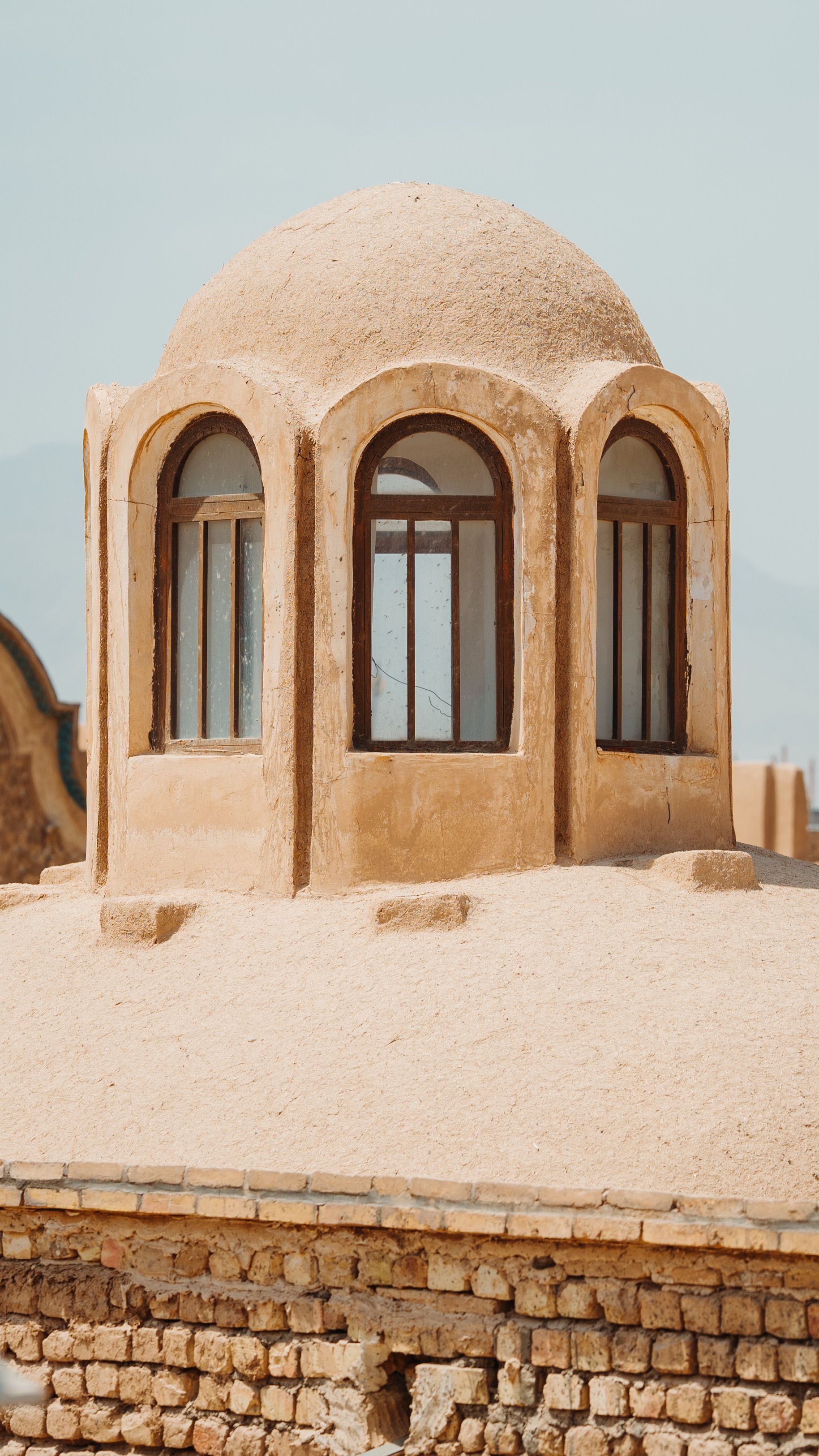 A dome on top of a building with windows · Free Stock Photo