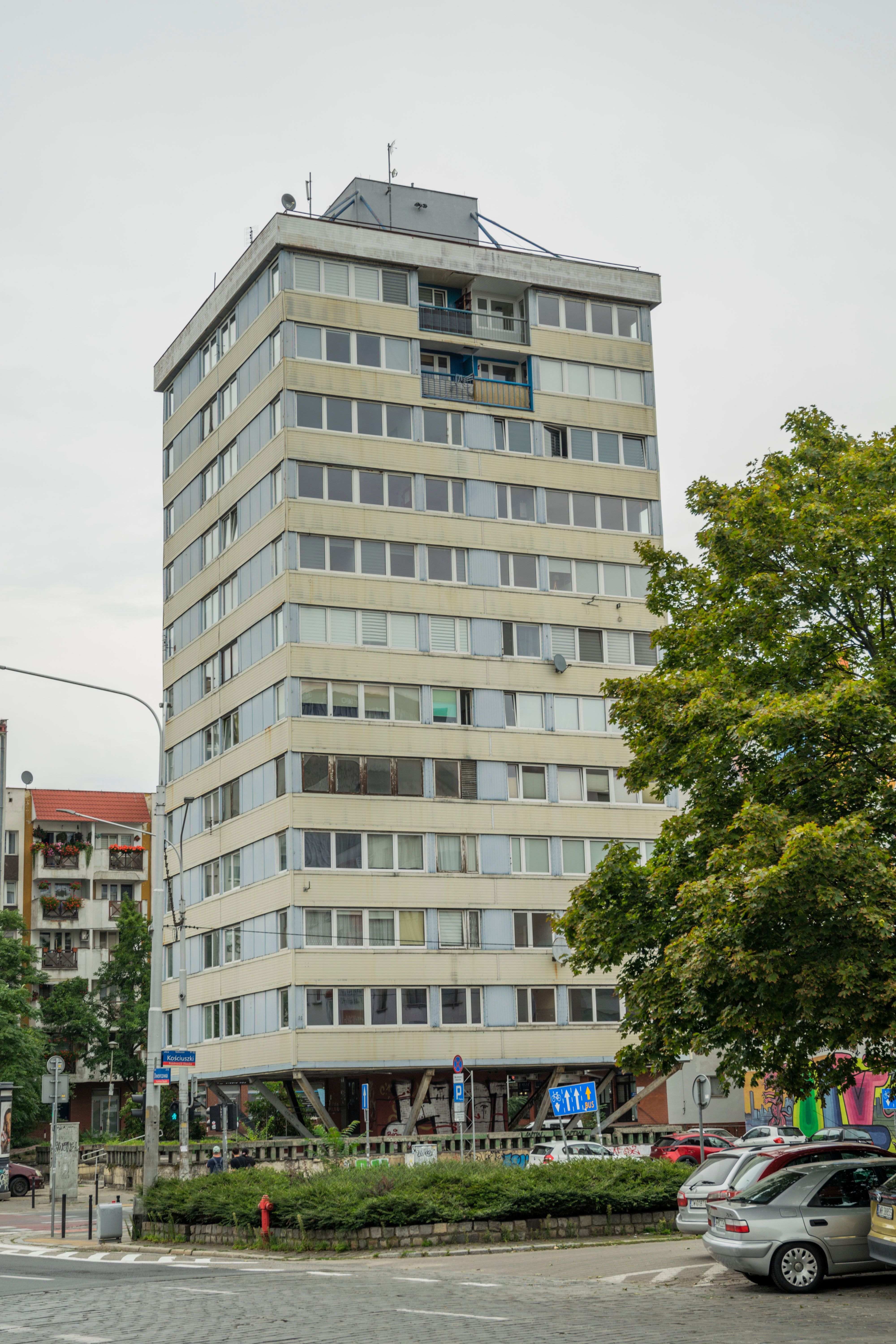 Trzonolinowiec we Wrocławiu old skyscraper · Free Stock Photo