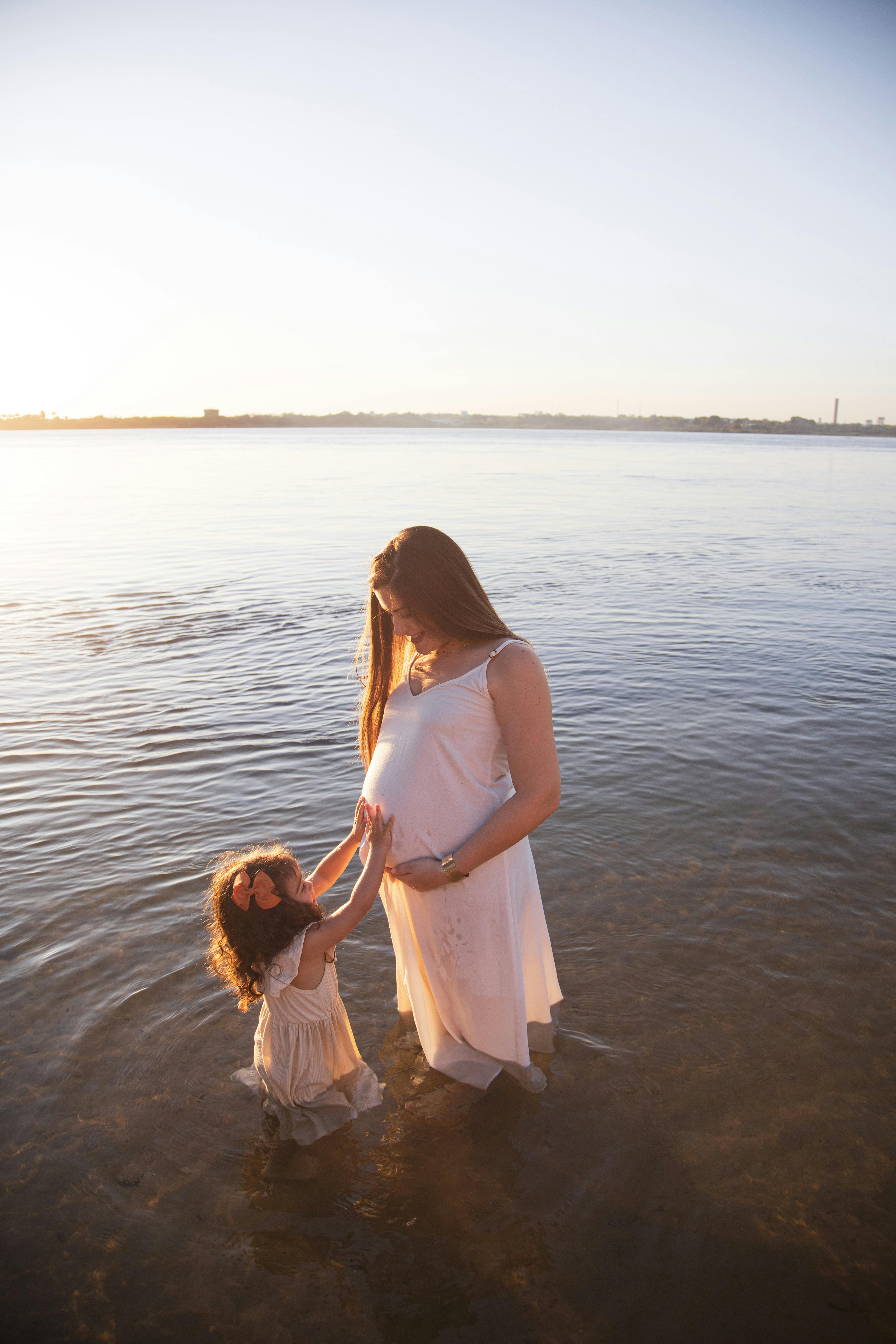 Imagine de stoc gratuită cu a fi mamă, afecțiune, ajutor, apă, apă ...