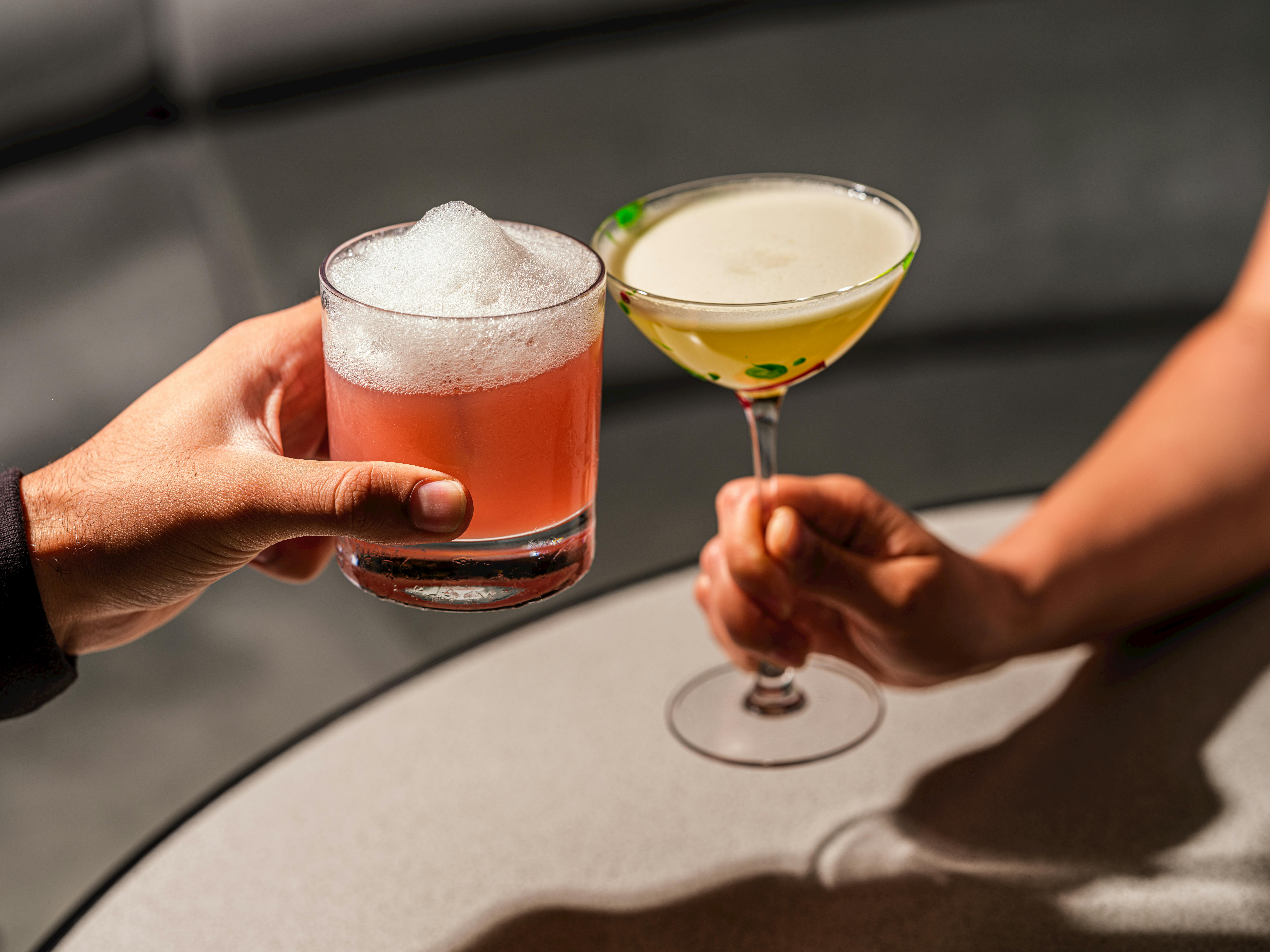 Cocktails Cheers · Free Stock Photo