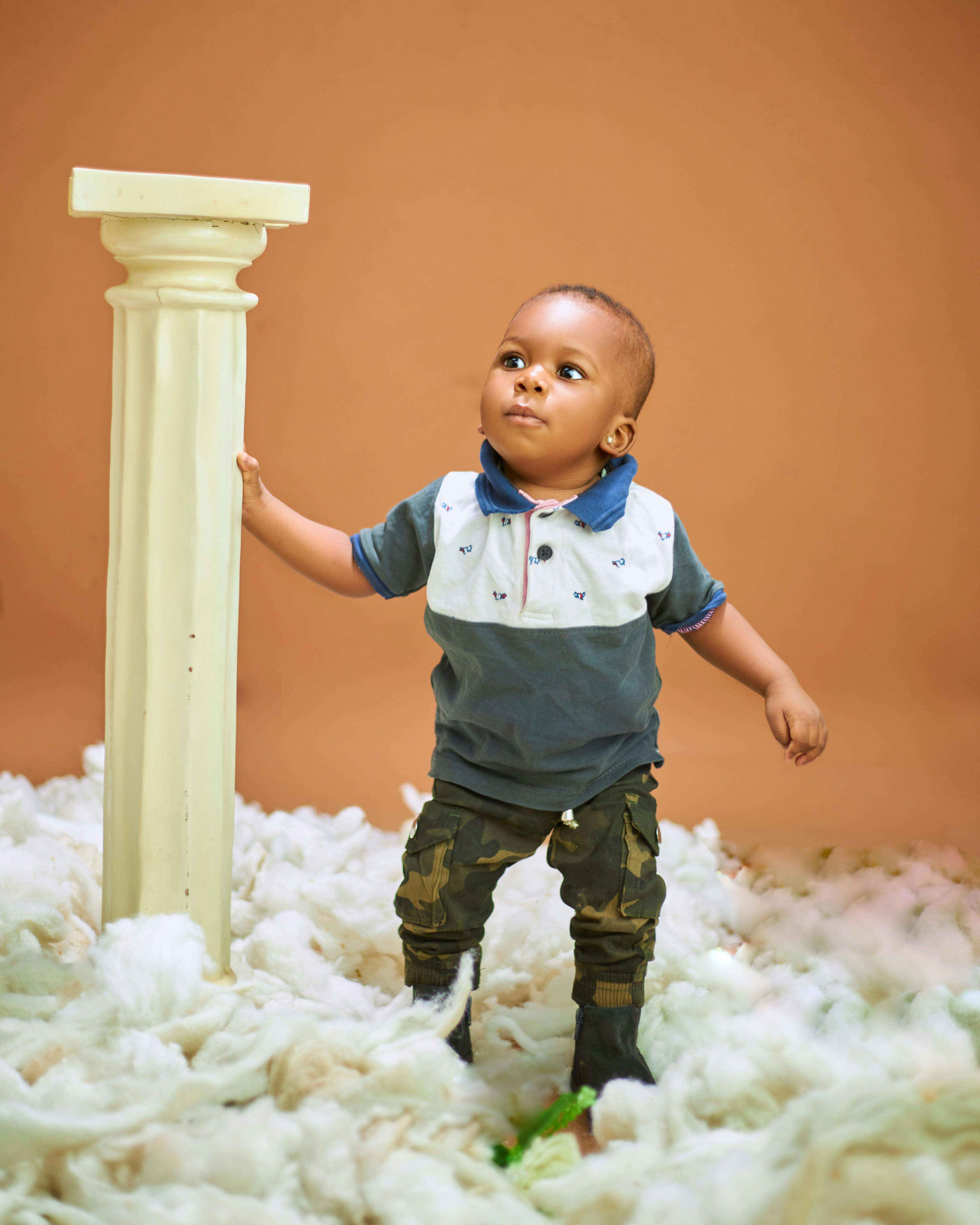 Standing Baby Background Photos, Download The BEST Free Standing Baby ...