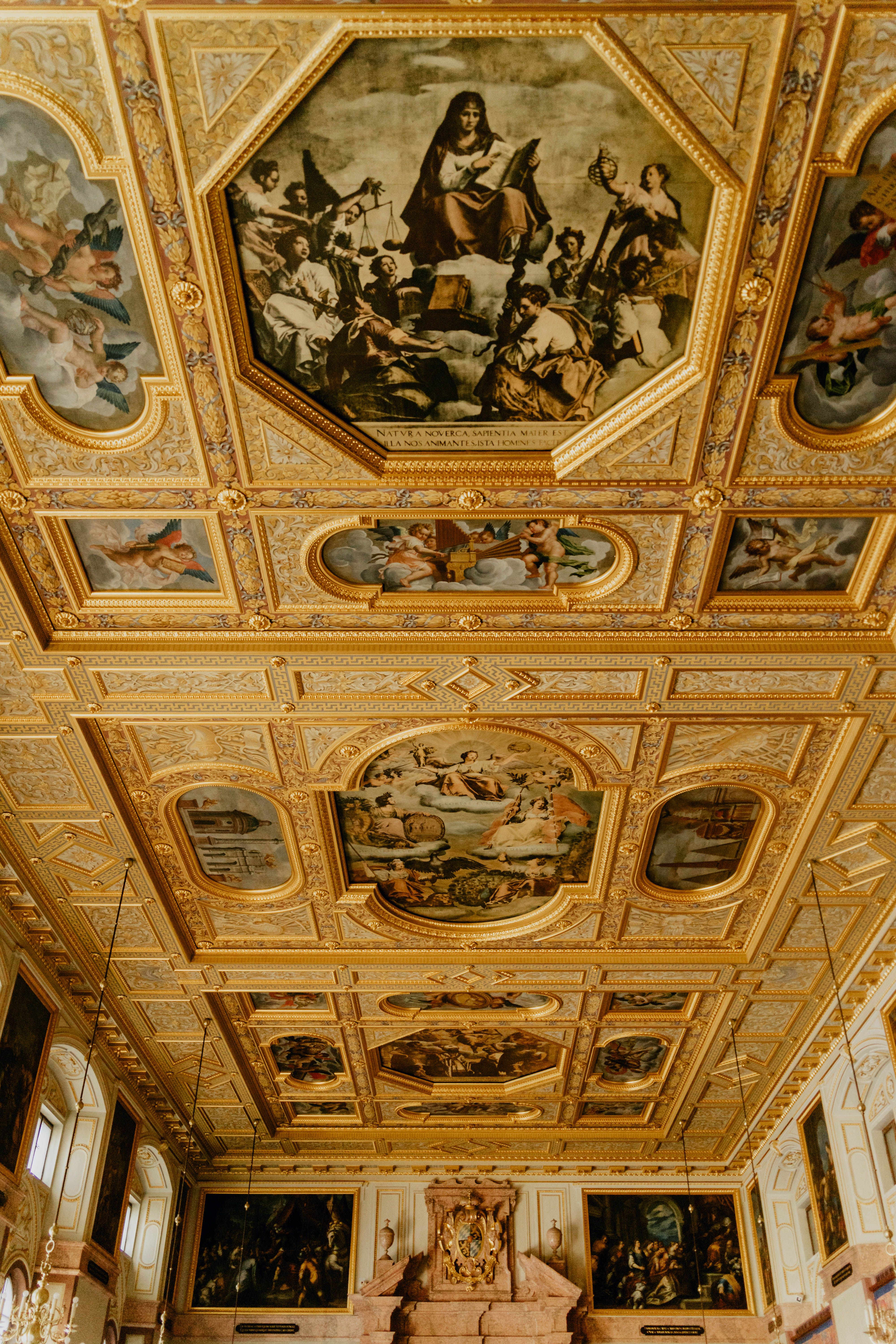 Statue Inside Room · Free Stock Photo