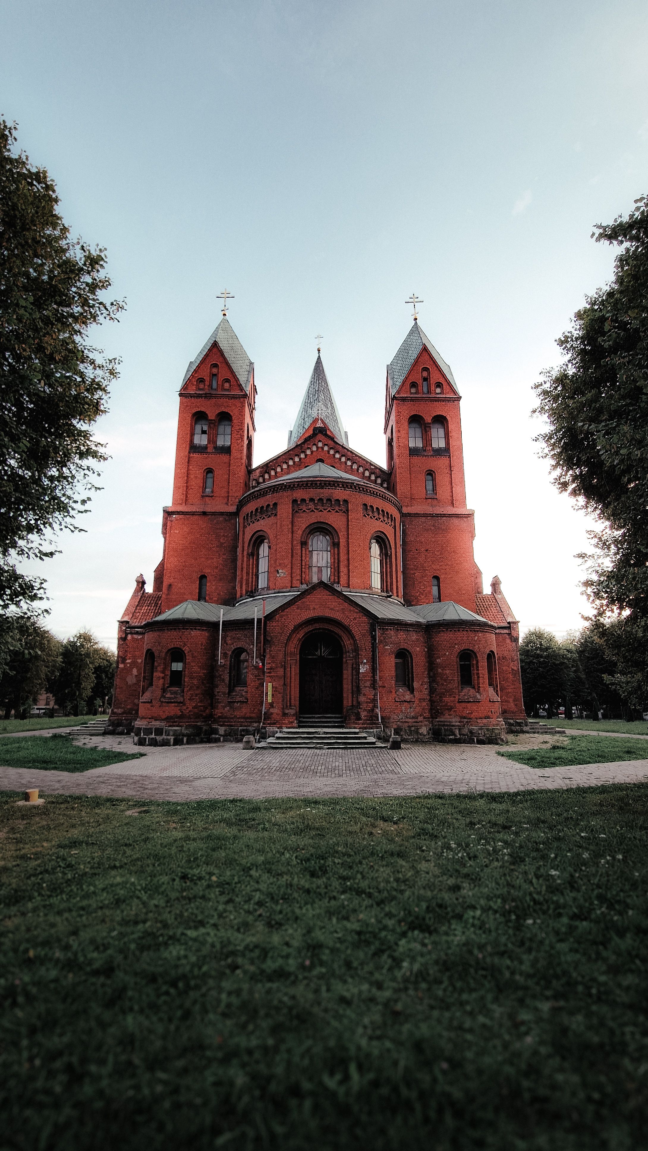 A red brick church with two towers · Free Stock Photo