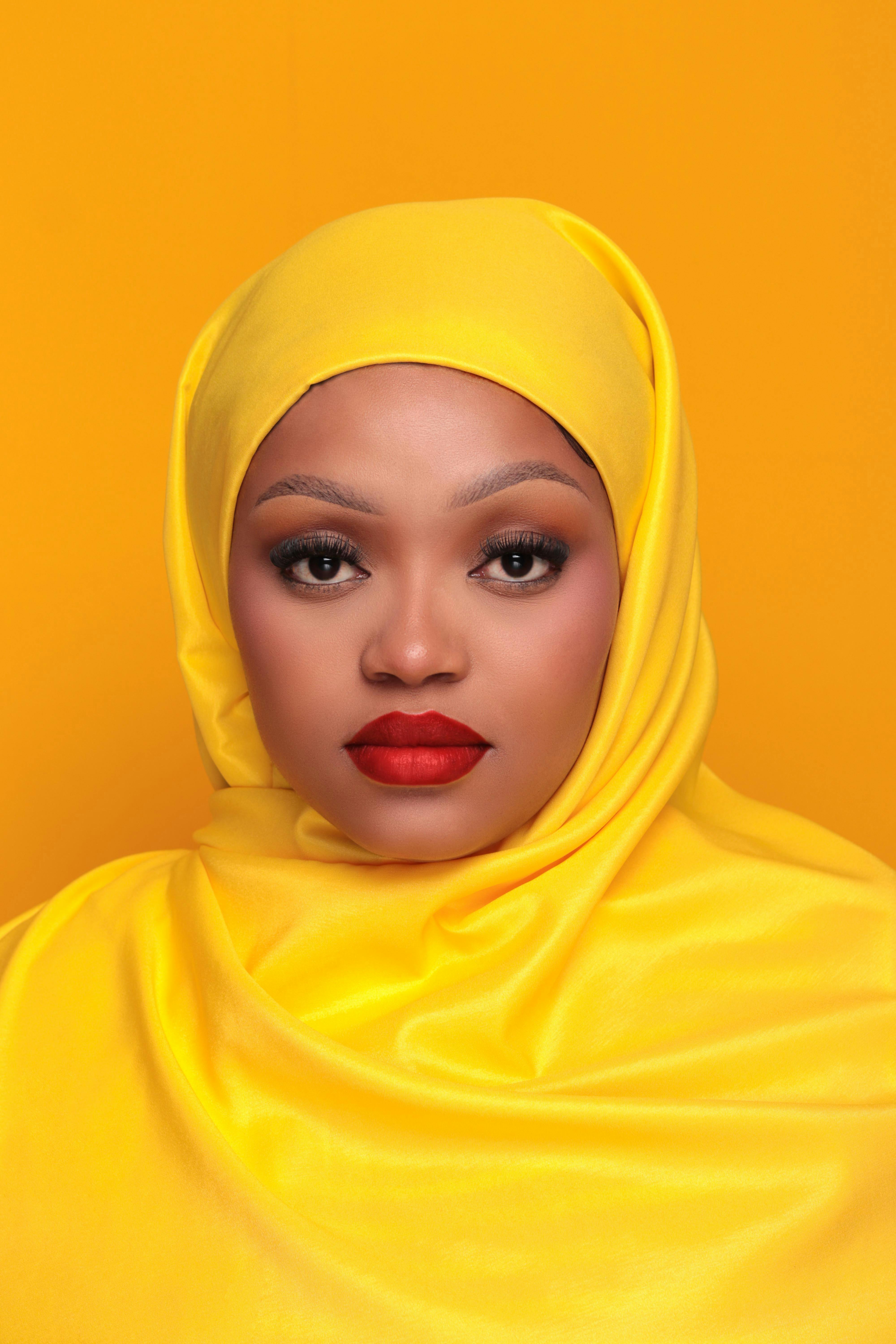 Woman in yellow · Free Stock Photo