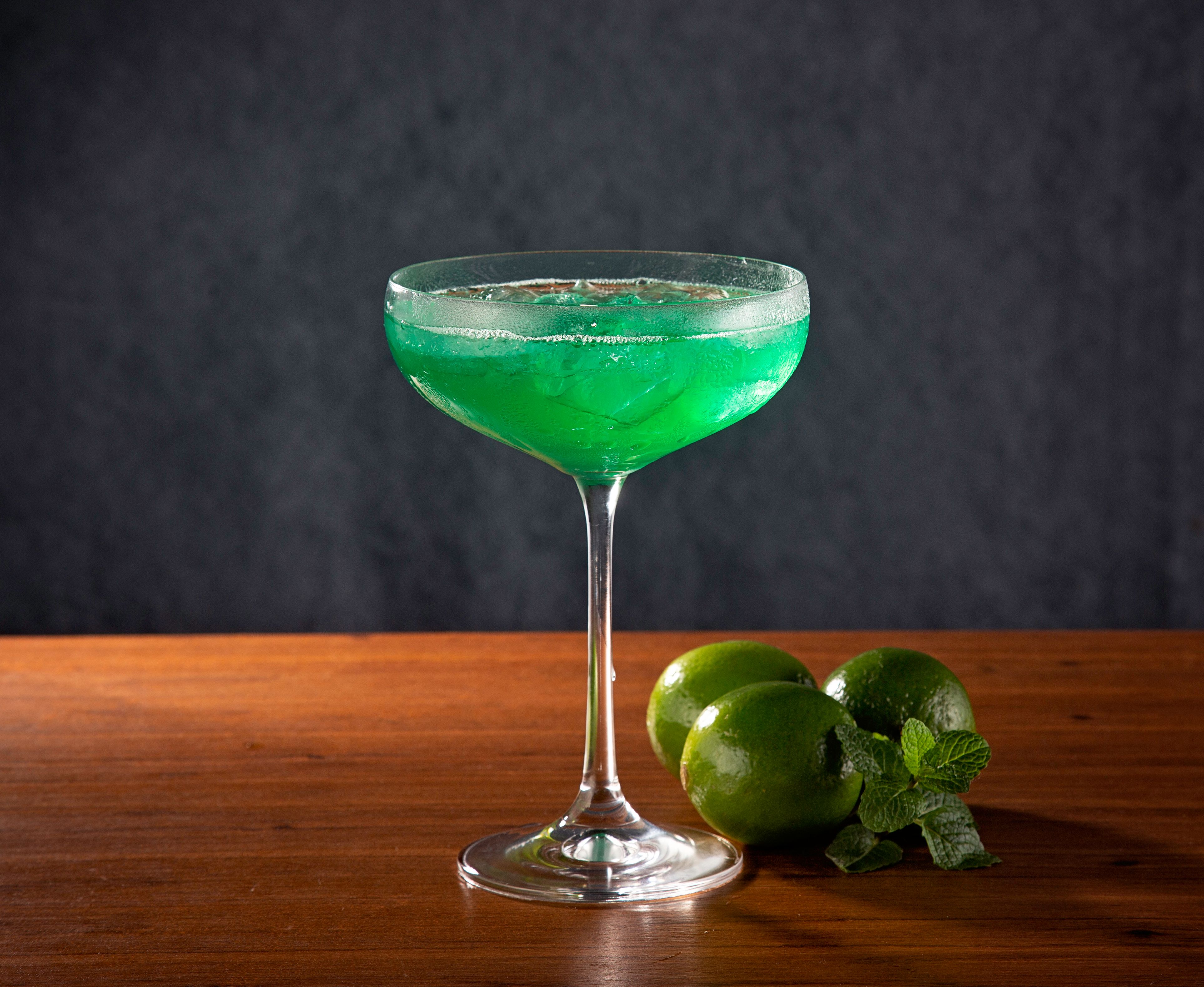 A green cocktail with lime and mint leaves · Free Stock Photo