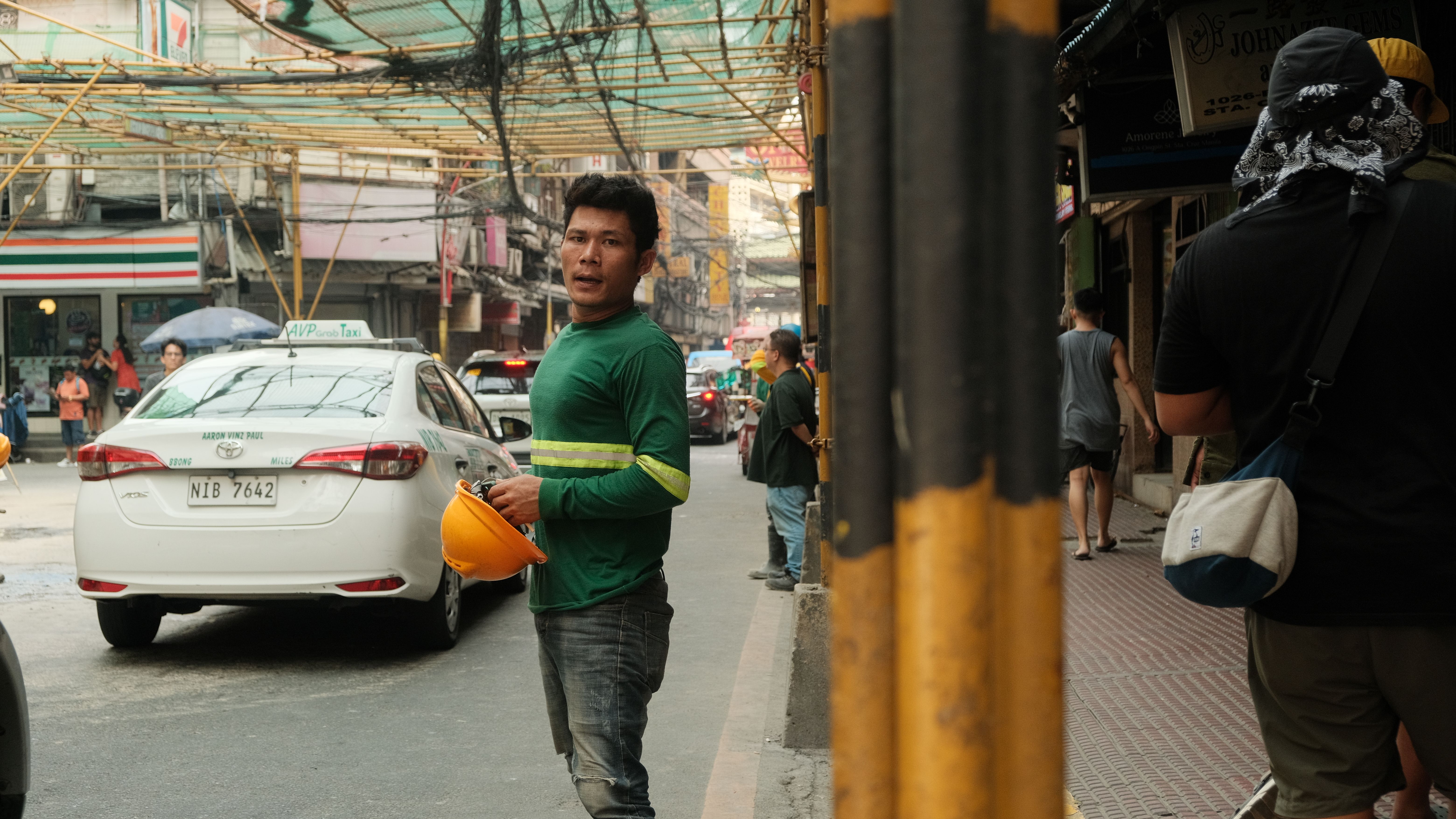 Bustling Manila Street Scene with Workers · Free Stock Photo