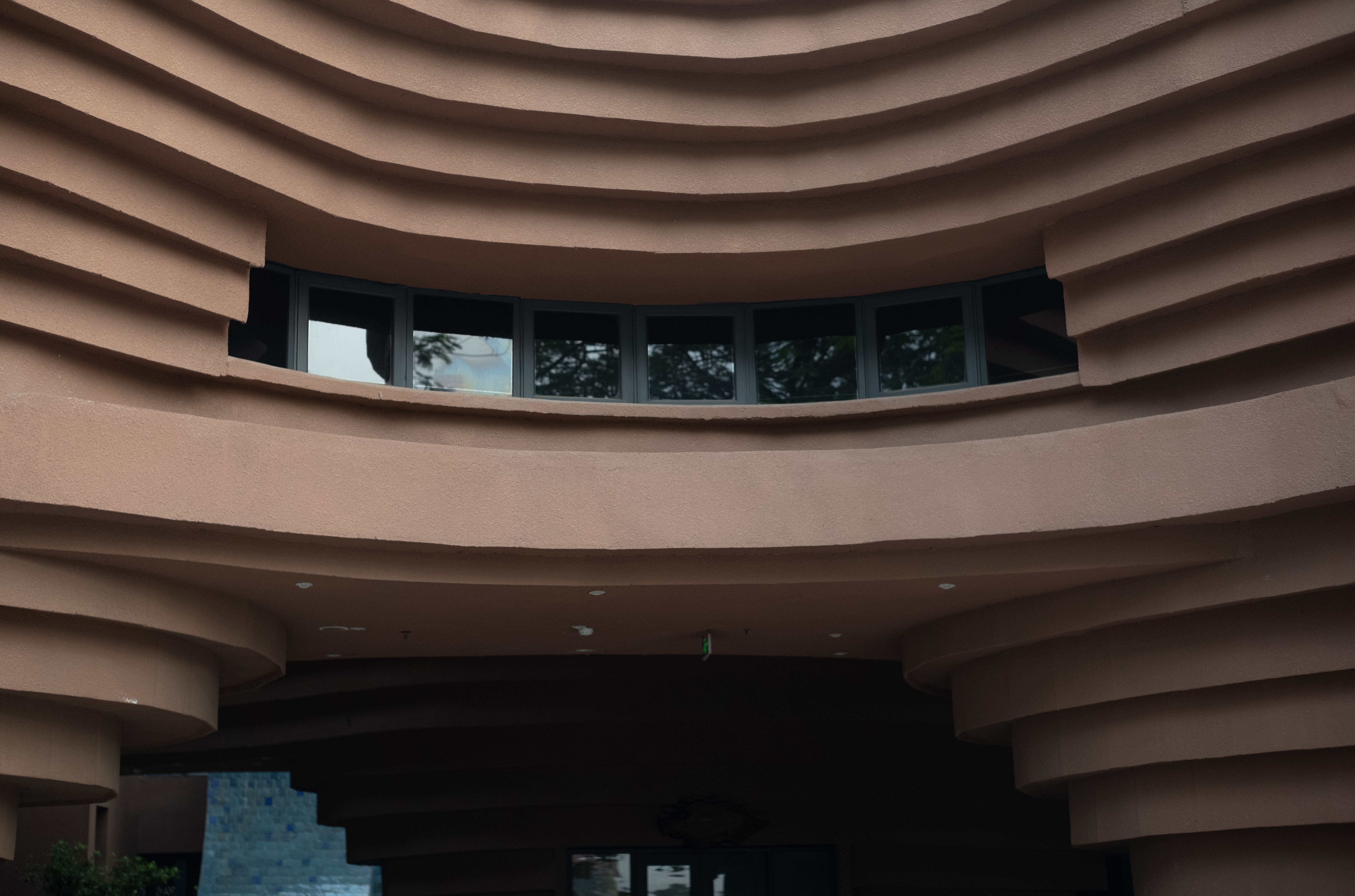 The entrance to a building with a curved roof · Free Stock Photo