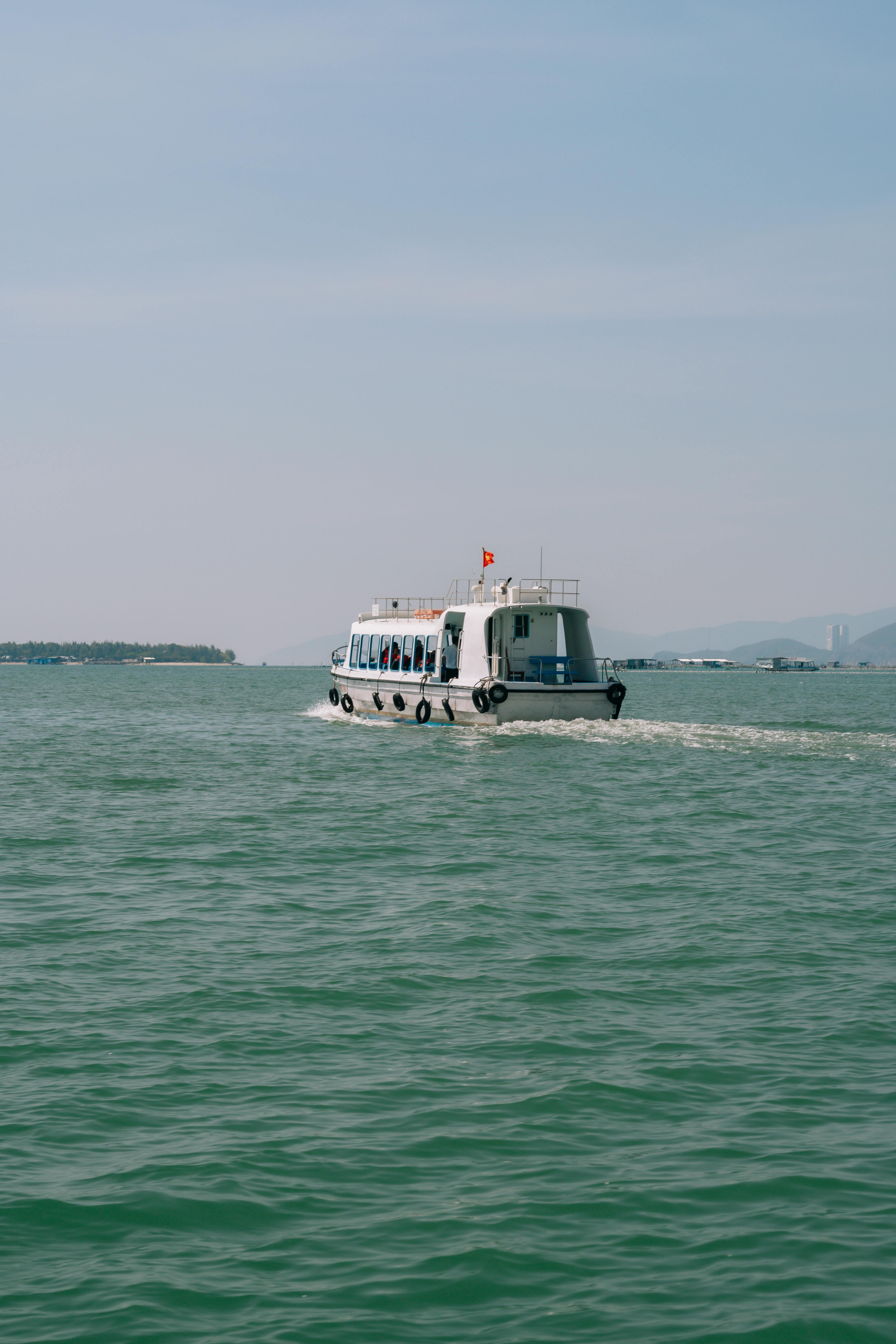 A boat traveling on the water with a blue sky · Free Stock Photo