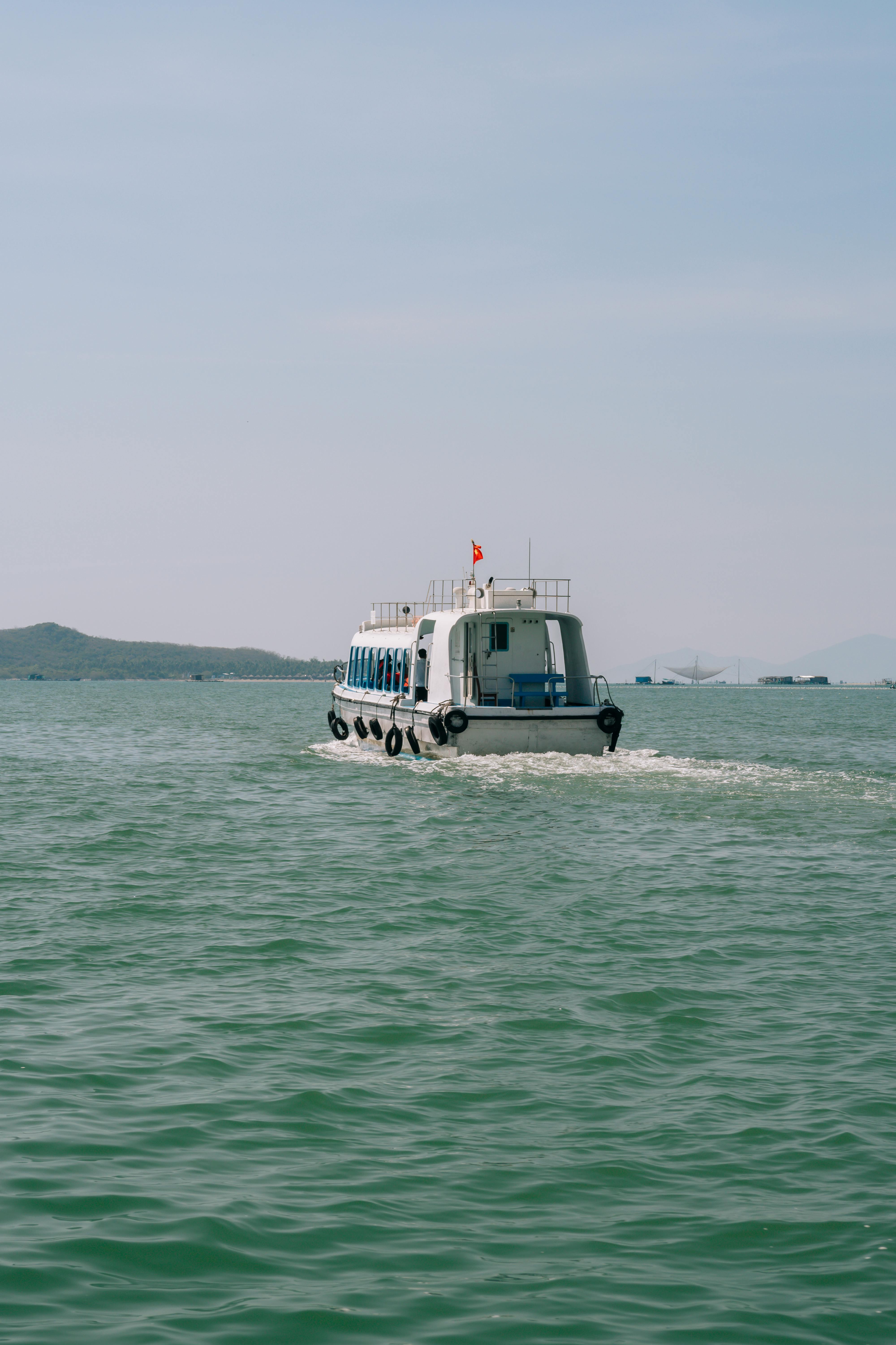 A boat traveling on the water with a blue sky · Free Stock Photo
