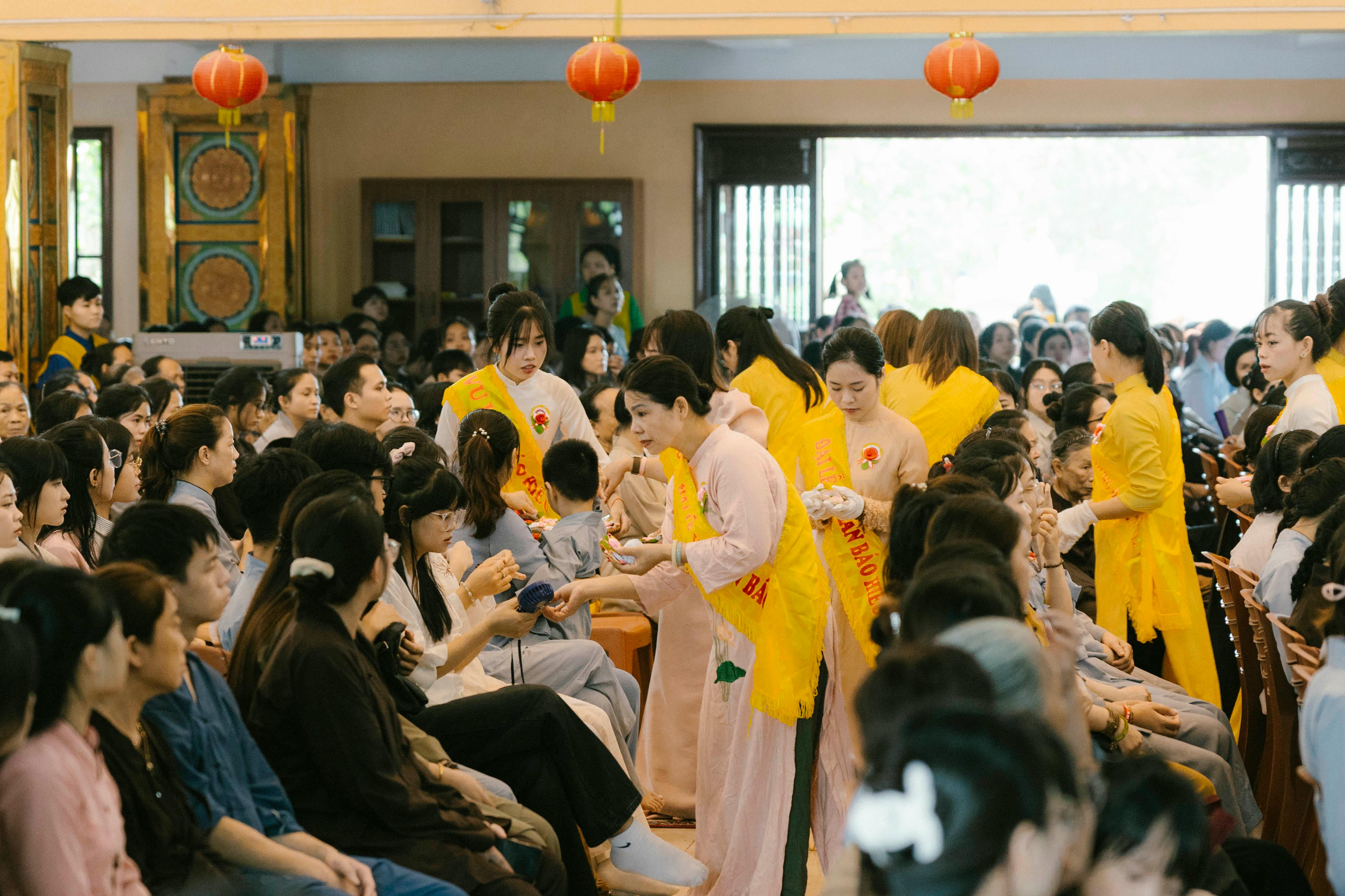 A large crowd of people in yellow dresses · Free Stock Photo