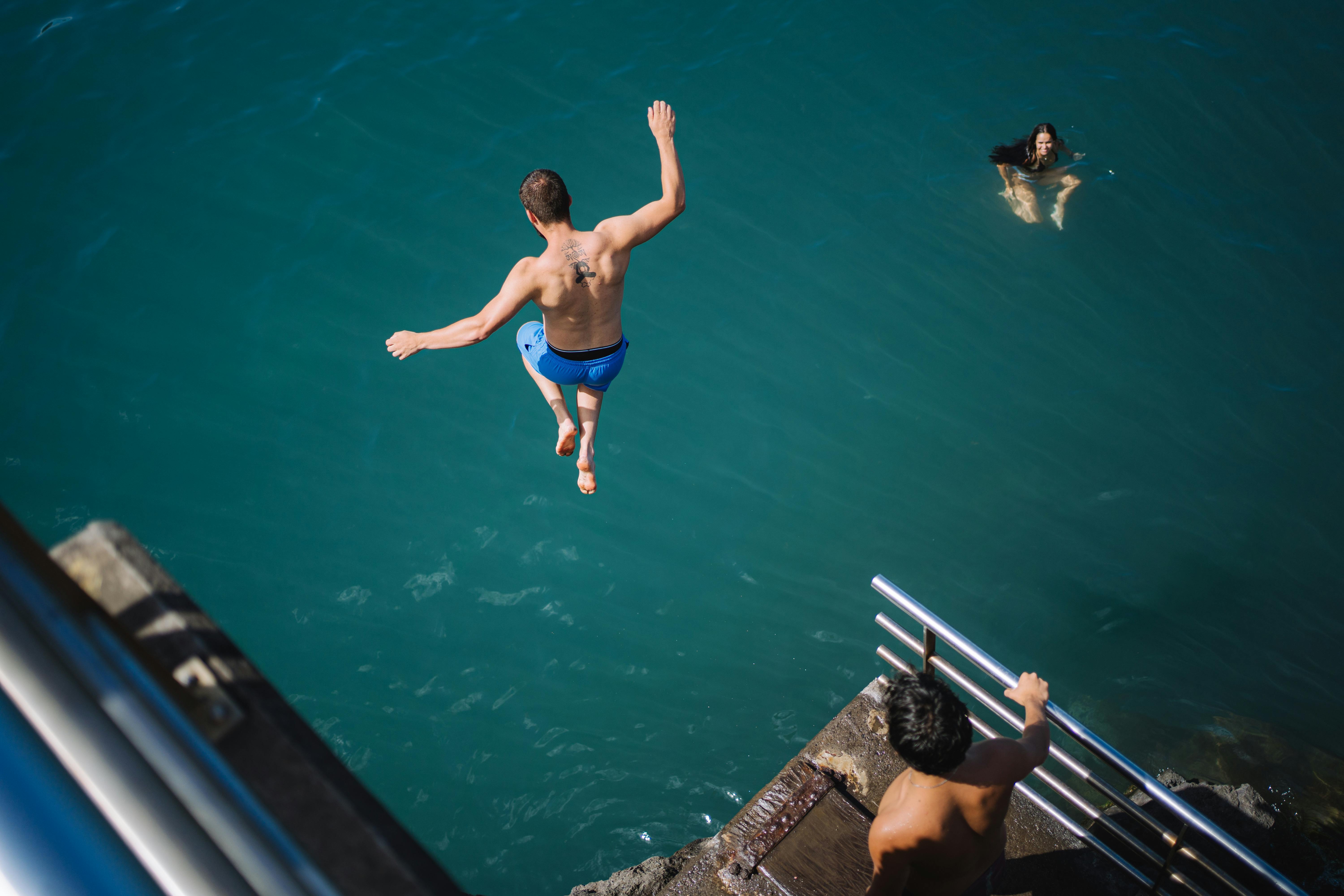 People Jumping Into Water From High Platforms Photos, Download The BEST ...