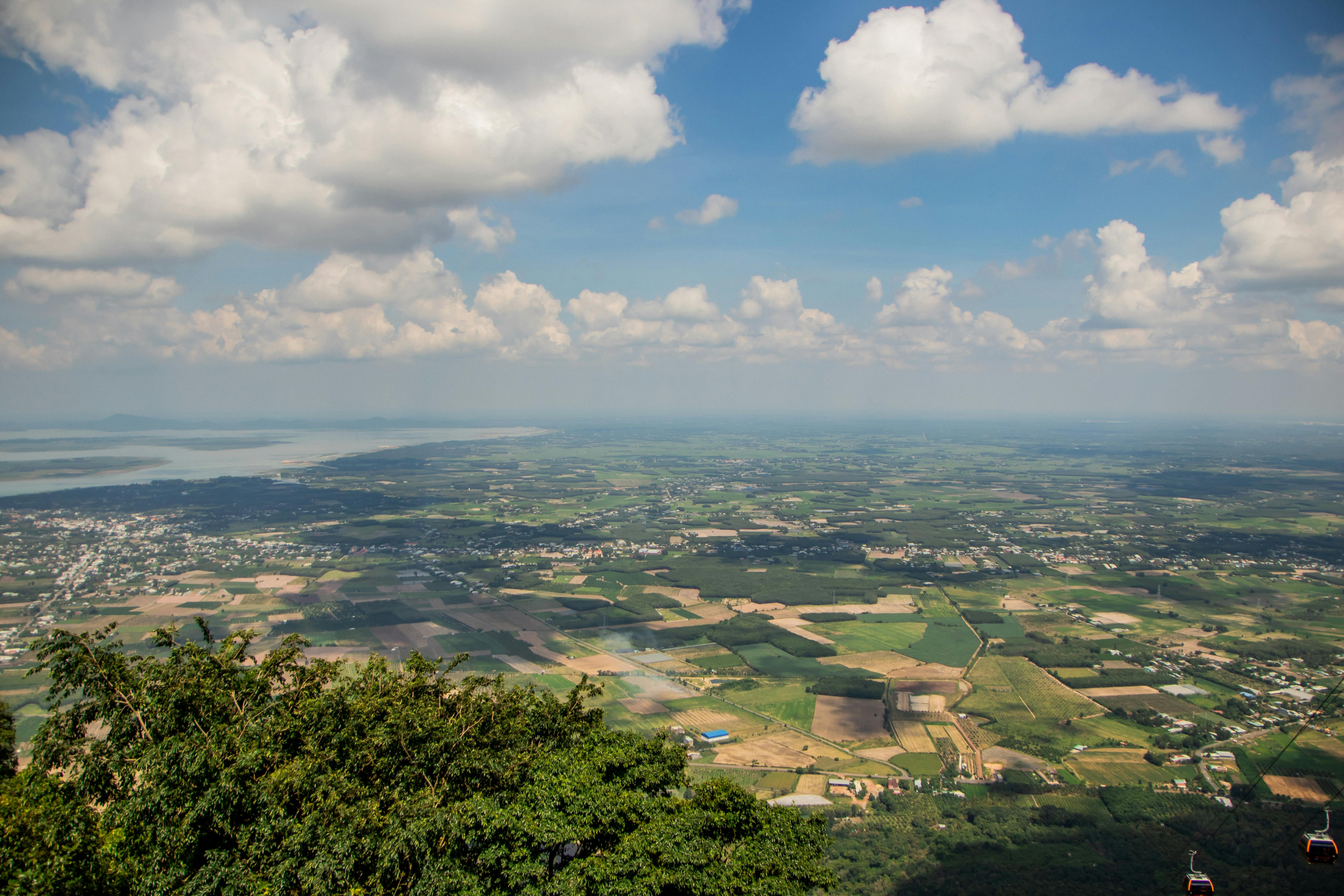 A view of the countryside from a high vantage point · Free Stock Photo