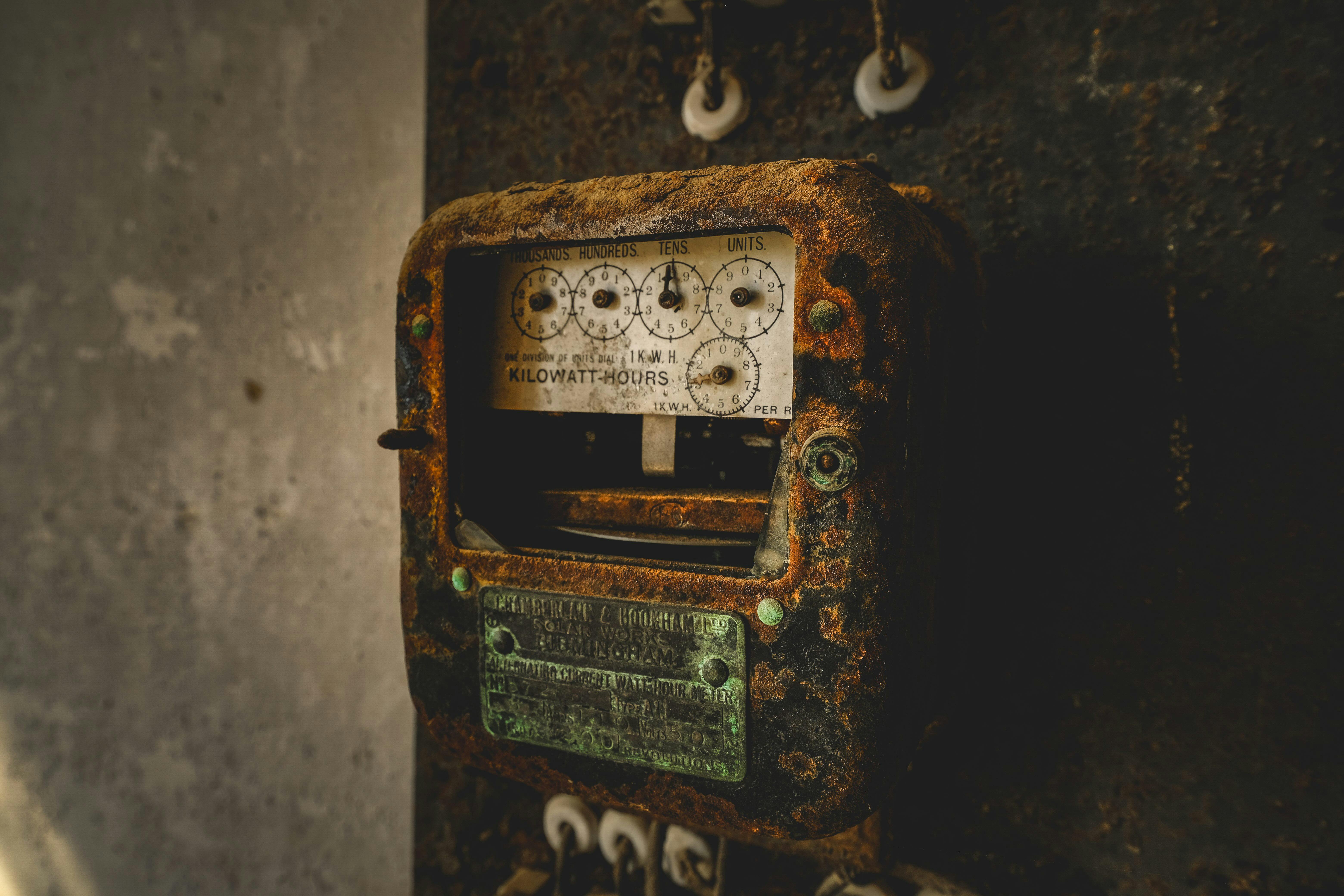 An old meter with a broken dial on it · Free Stock Photo