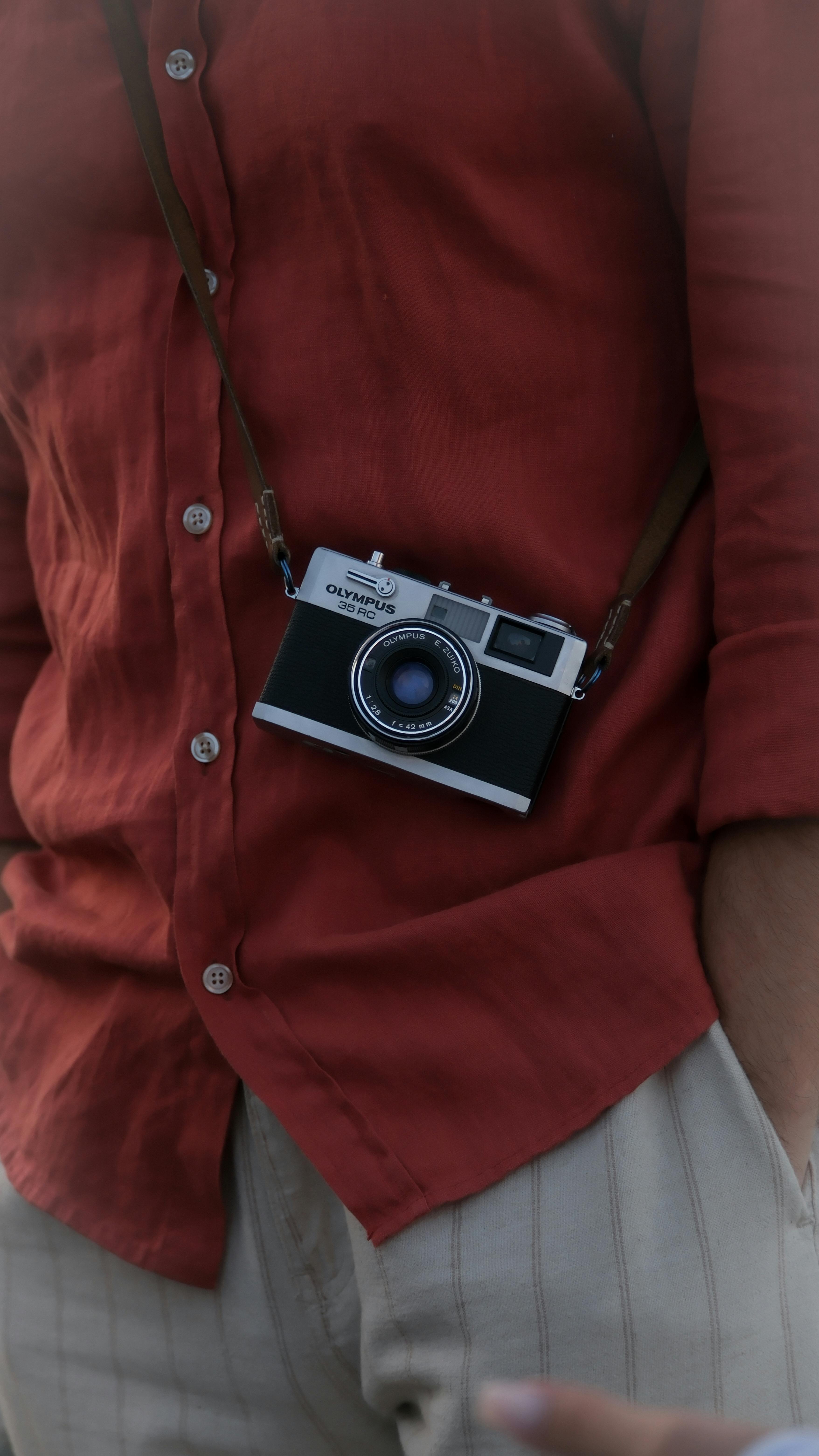 A man with a camera on his shoulder · Free Stock Photo