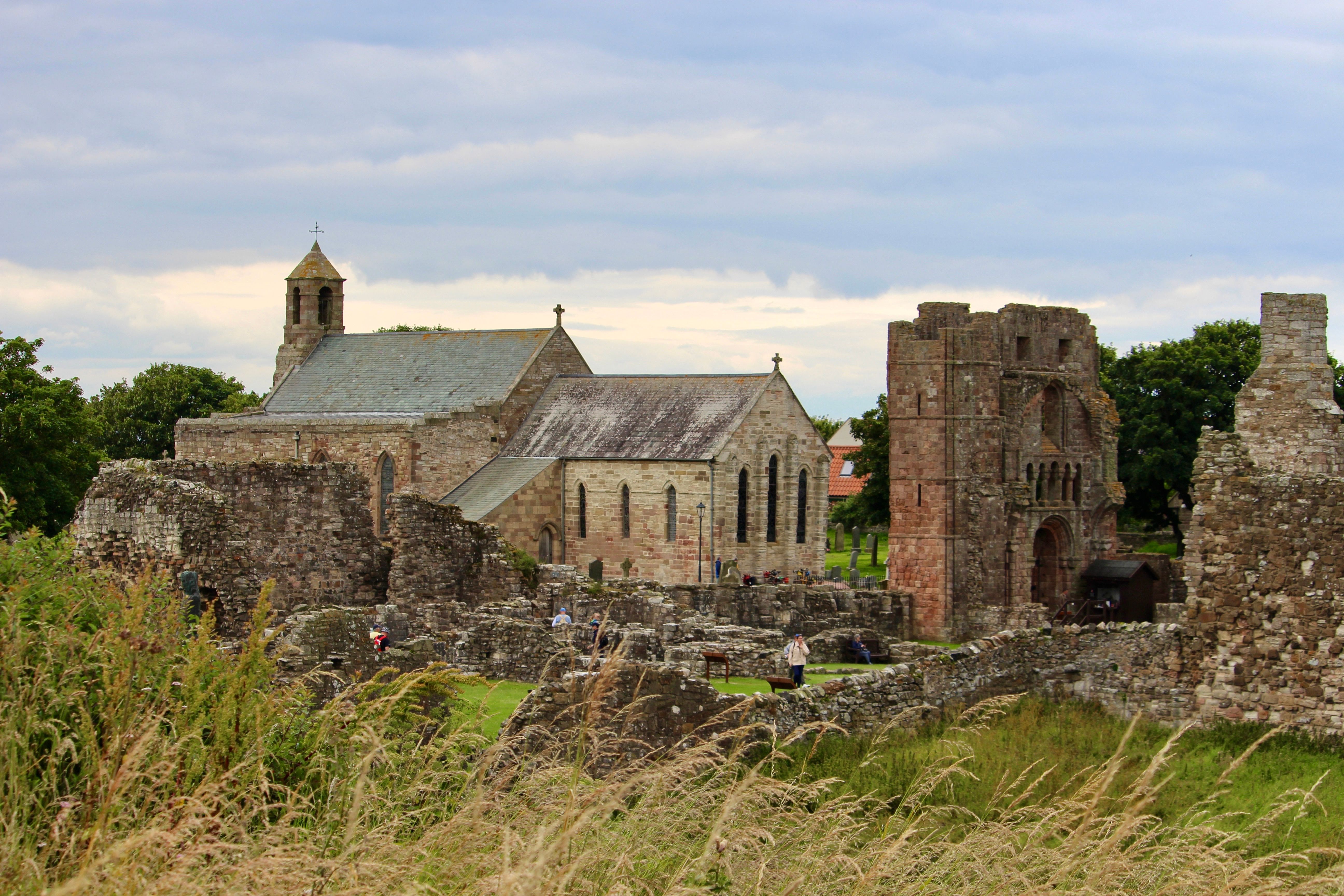 A large stone building with a tower in the middle · Free Stock Photo