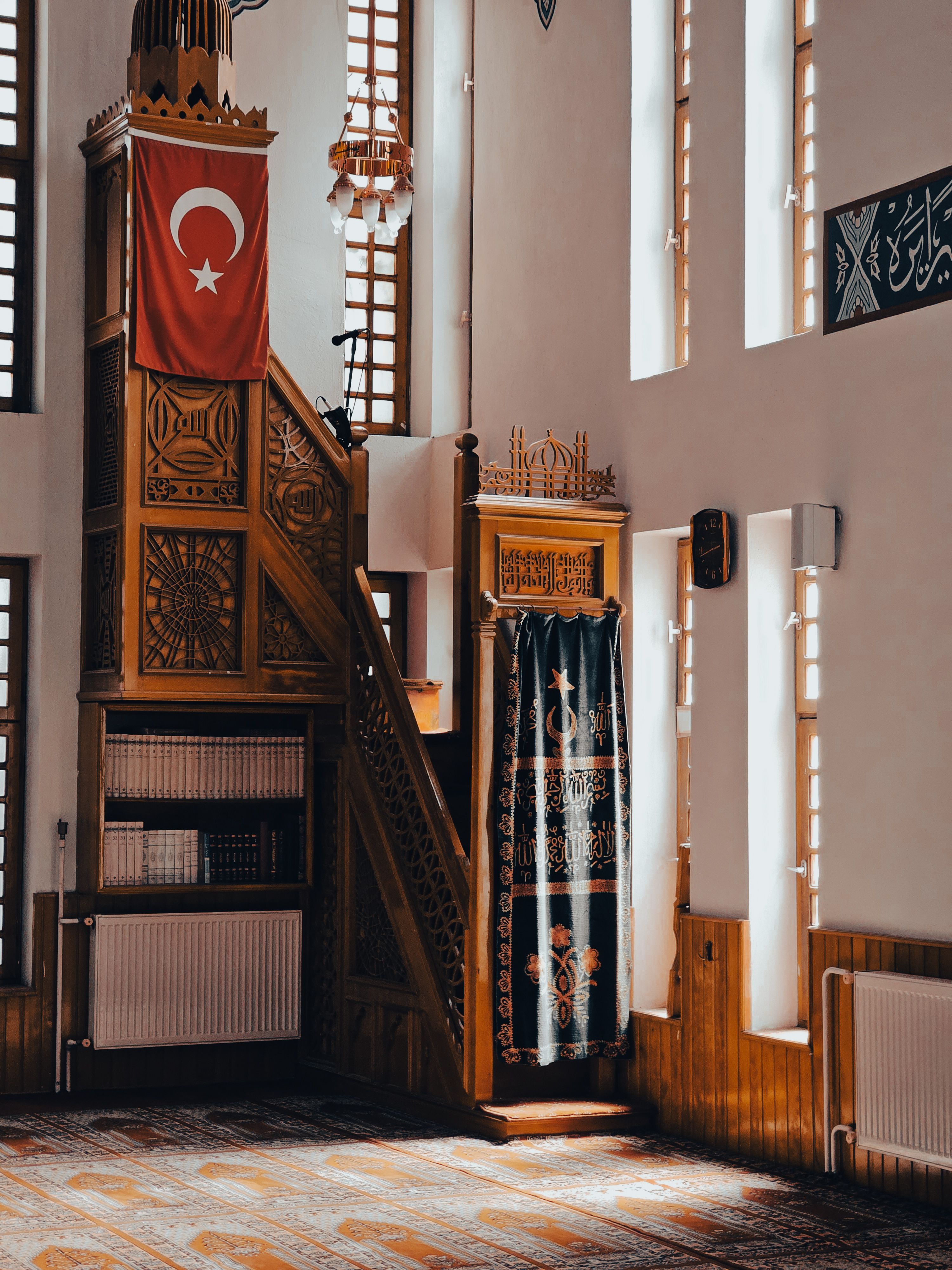 A room with a flag hanging from the ceiling · Free Stock Photo