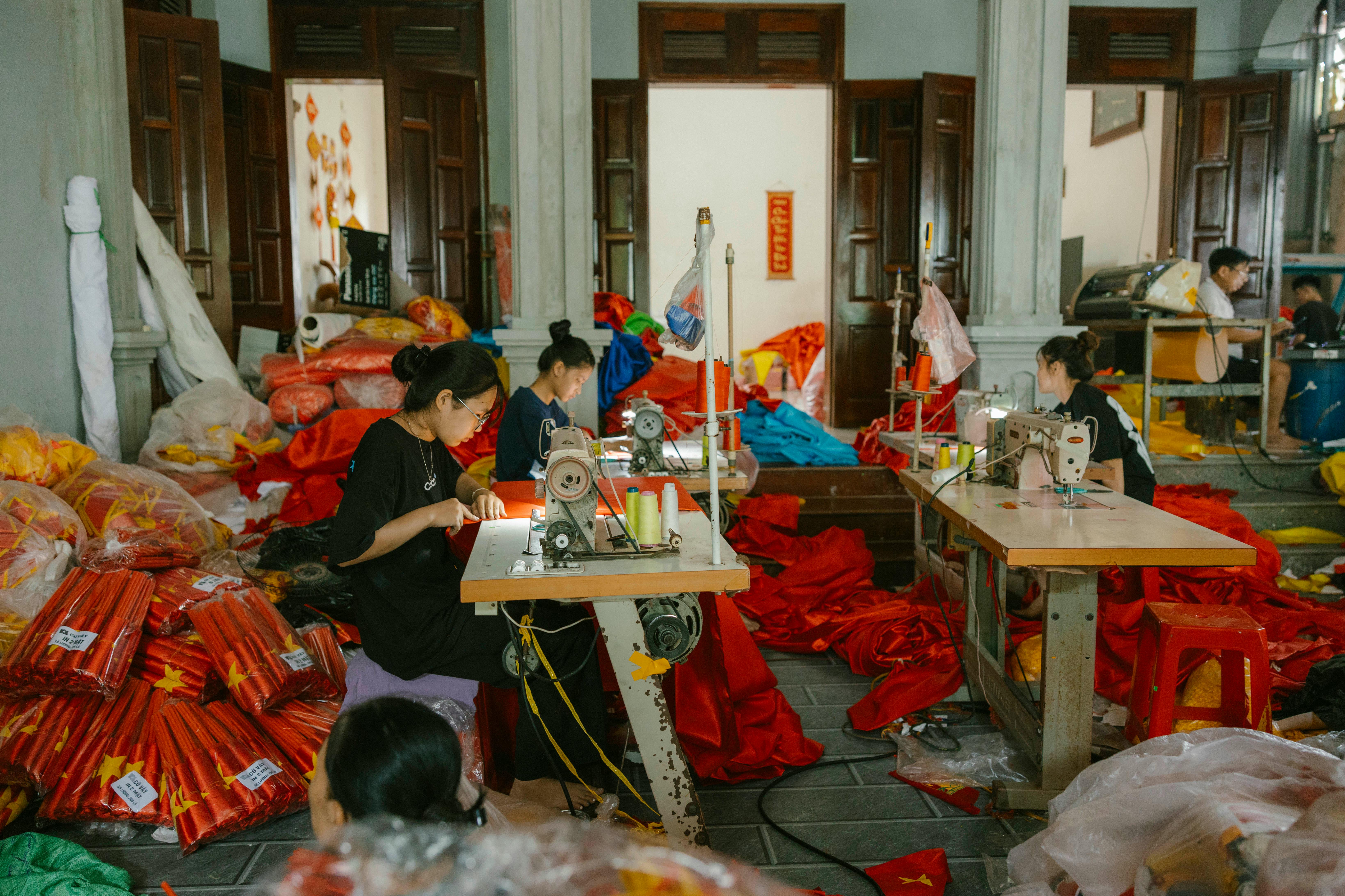 A group of people working in a factory · Free Stock Photo