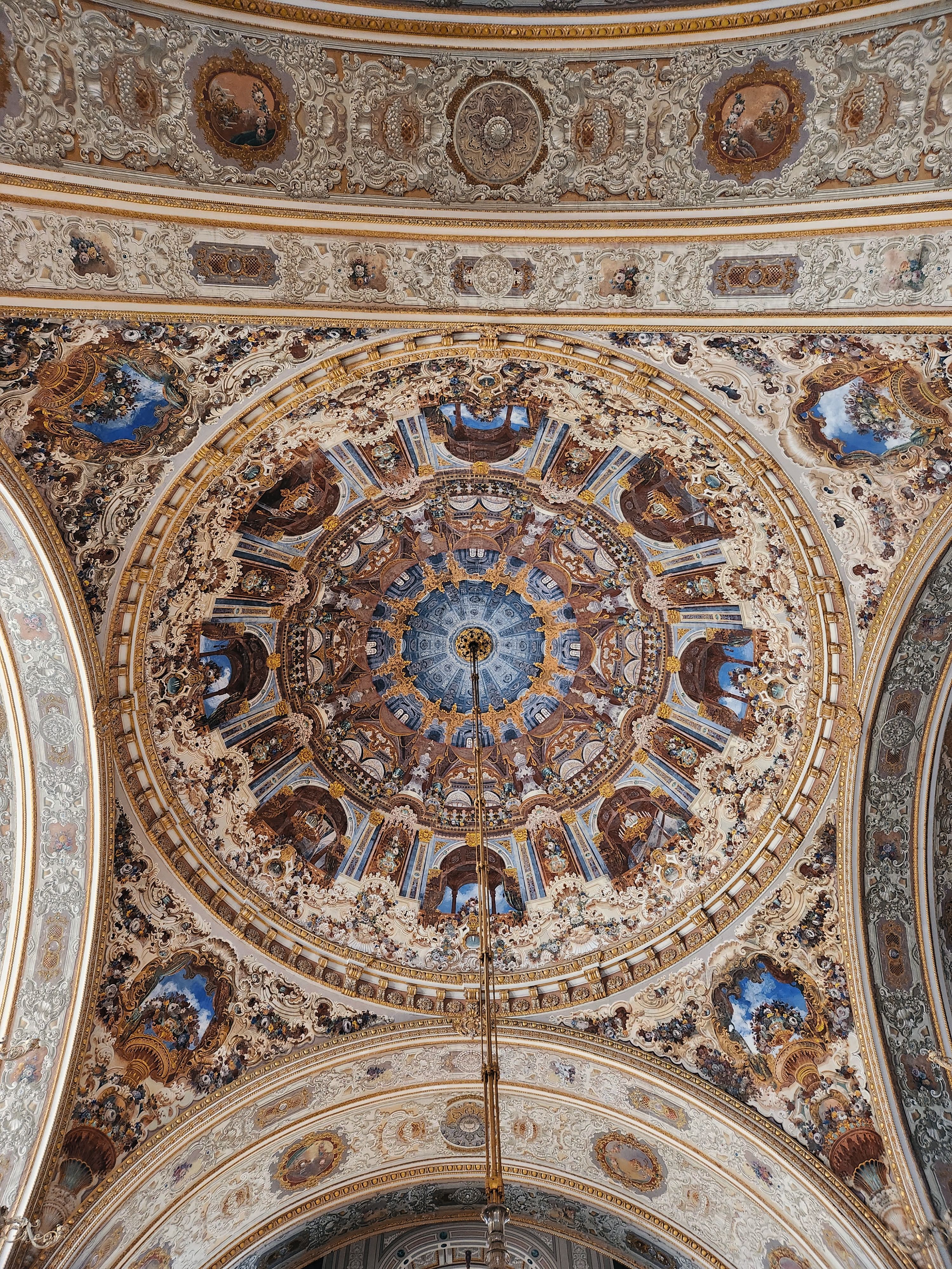 The ceiling of the church of the holy sepulchre in jerusalem · Free ...