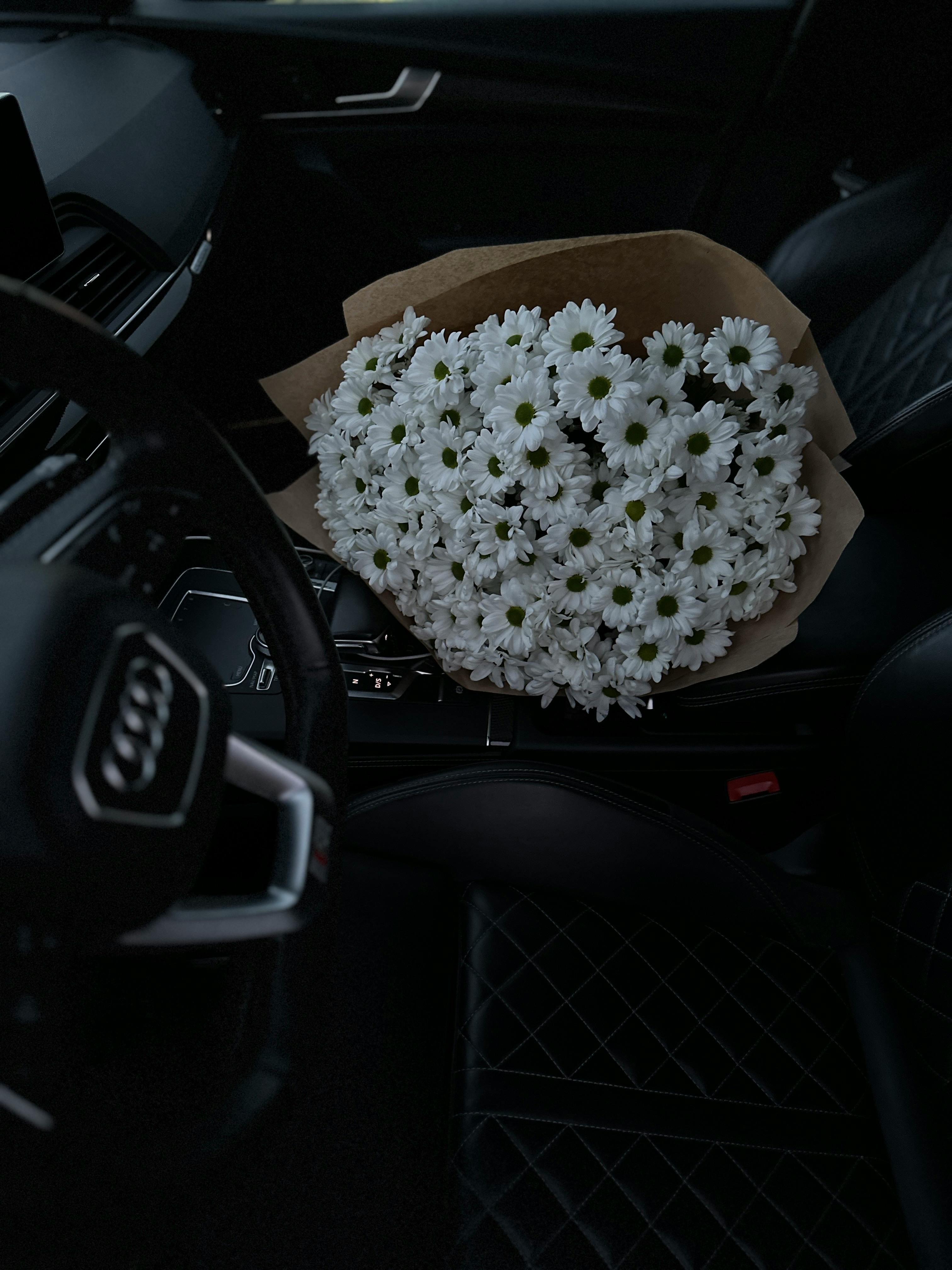 Flower Bouquet In Car Photos, Download The BEST Free Flower Bouquet In ...