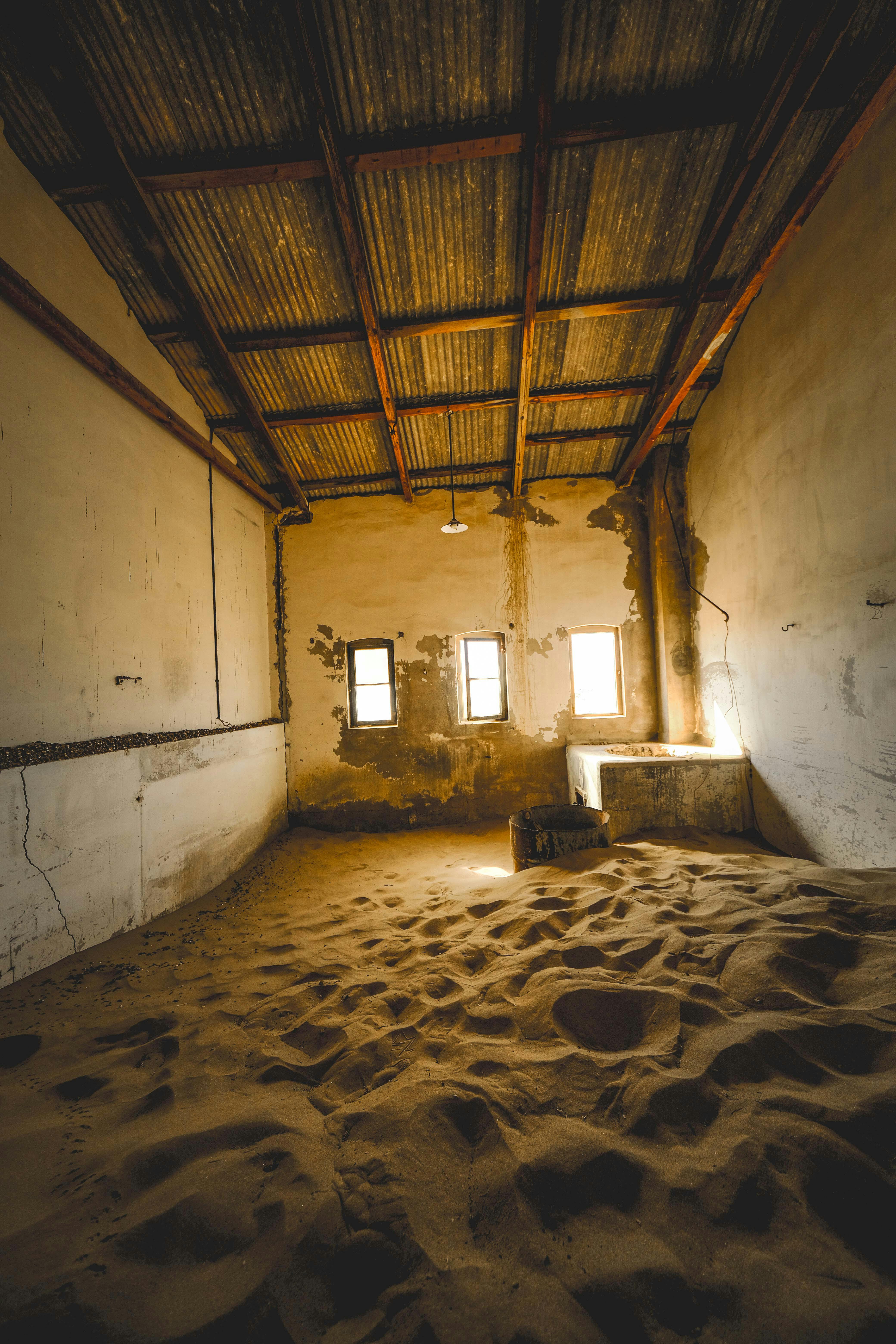 A room with sand in it and a window · Free Stock Photo