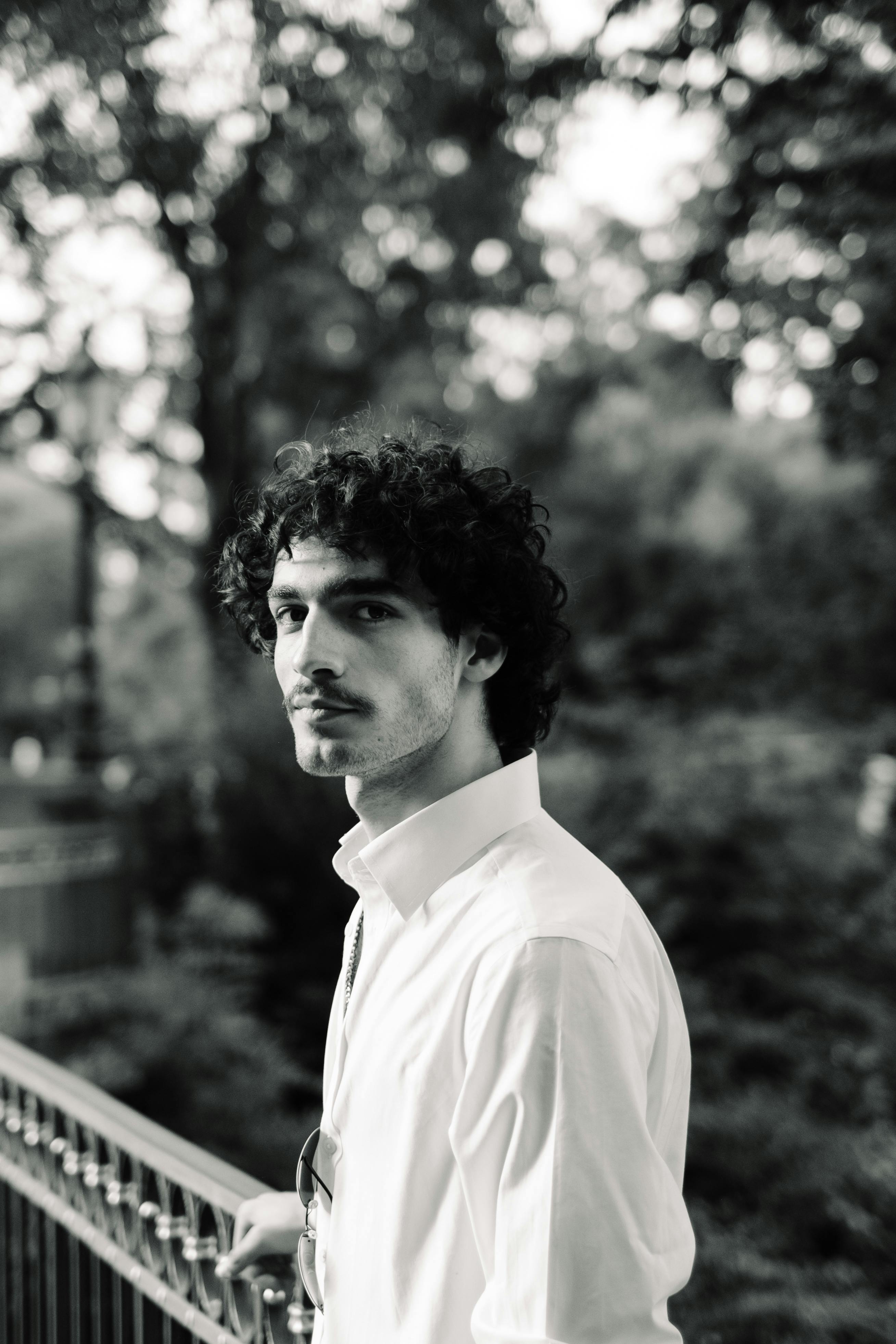 Retrato De Um Homem Com Bigode · Foto profissional gratuita