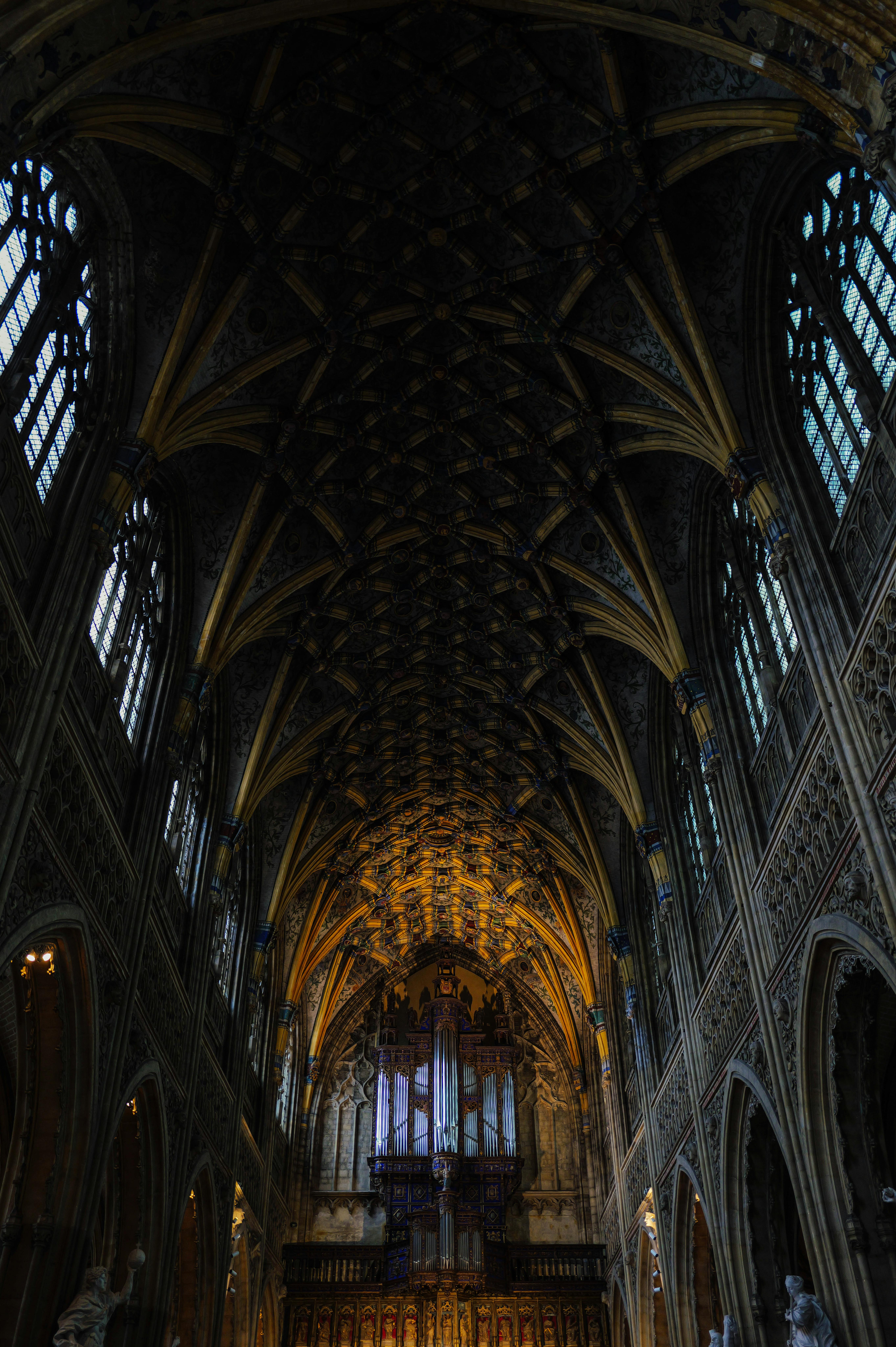 The inside of a cathedral with a large vaulted ceiling · Free Stock Photo