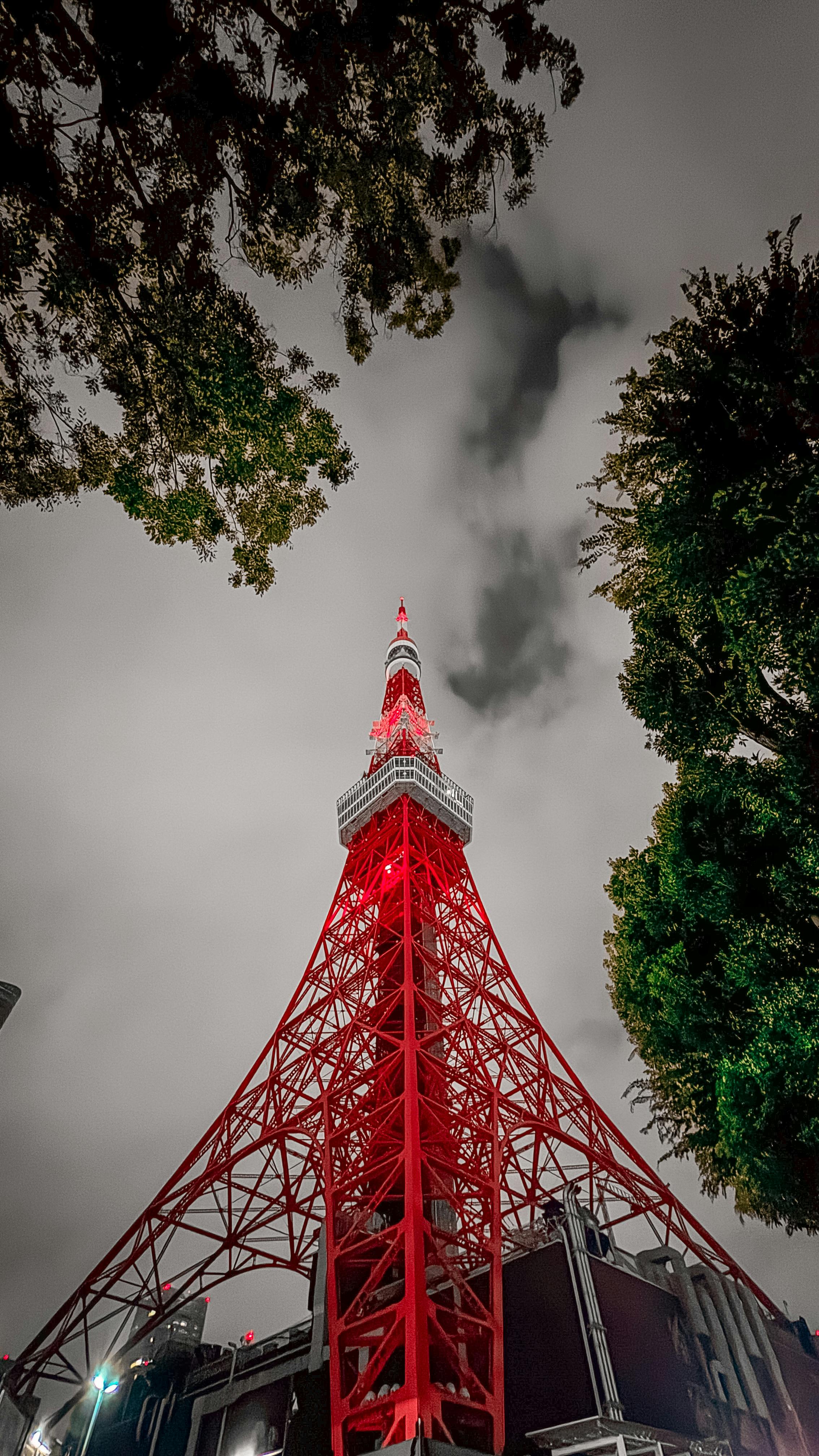 A red tower with a red light on it · Free Stock Photo