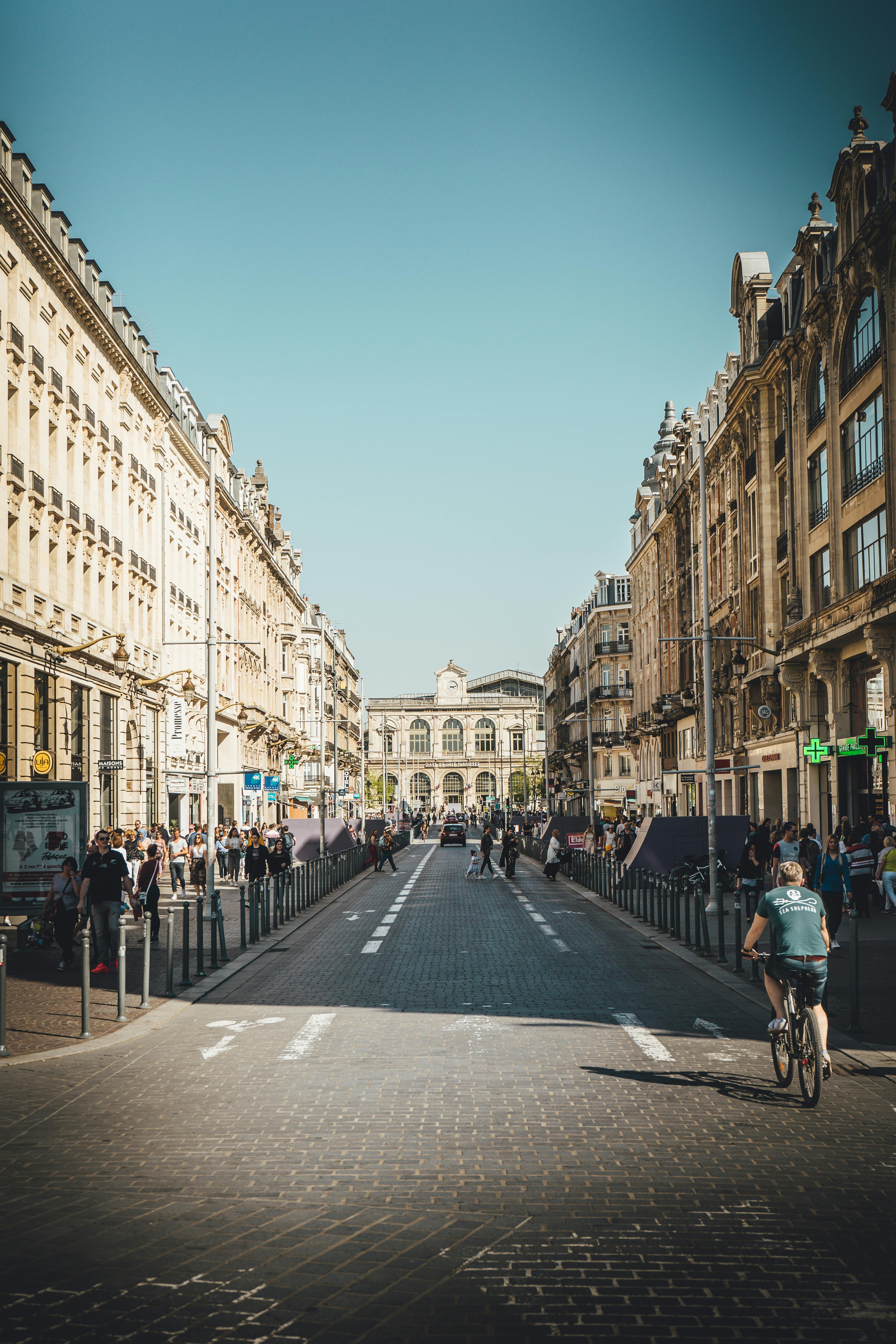 Race Competition In The Streets Of France · Free Stock Photo
