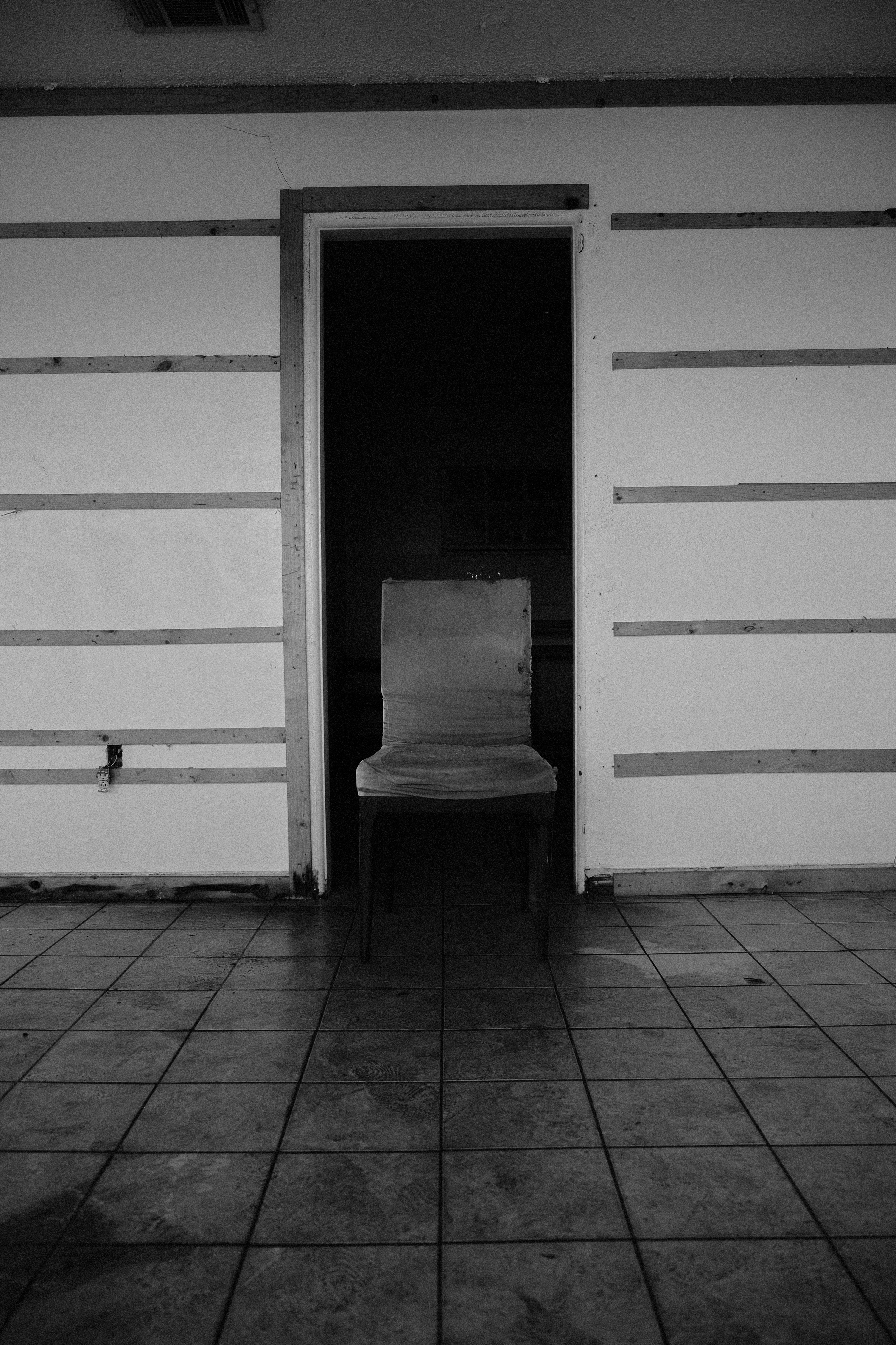 A chair in a room with a door · Free Stock Photo