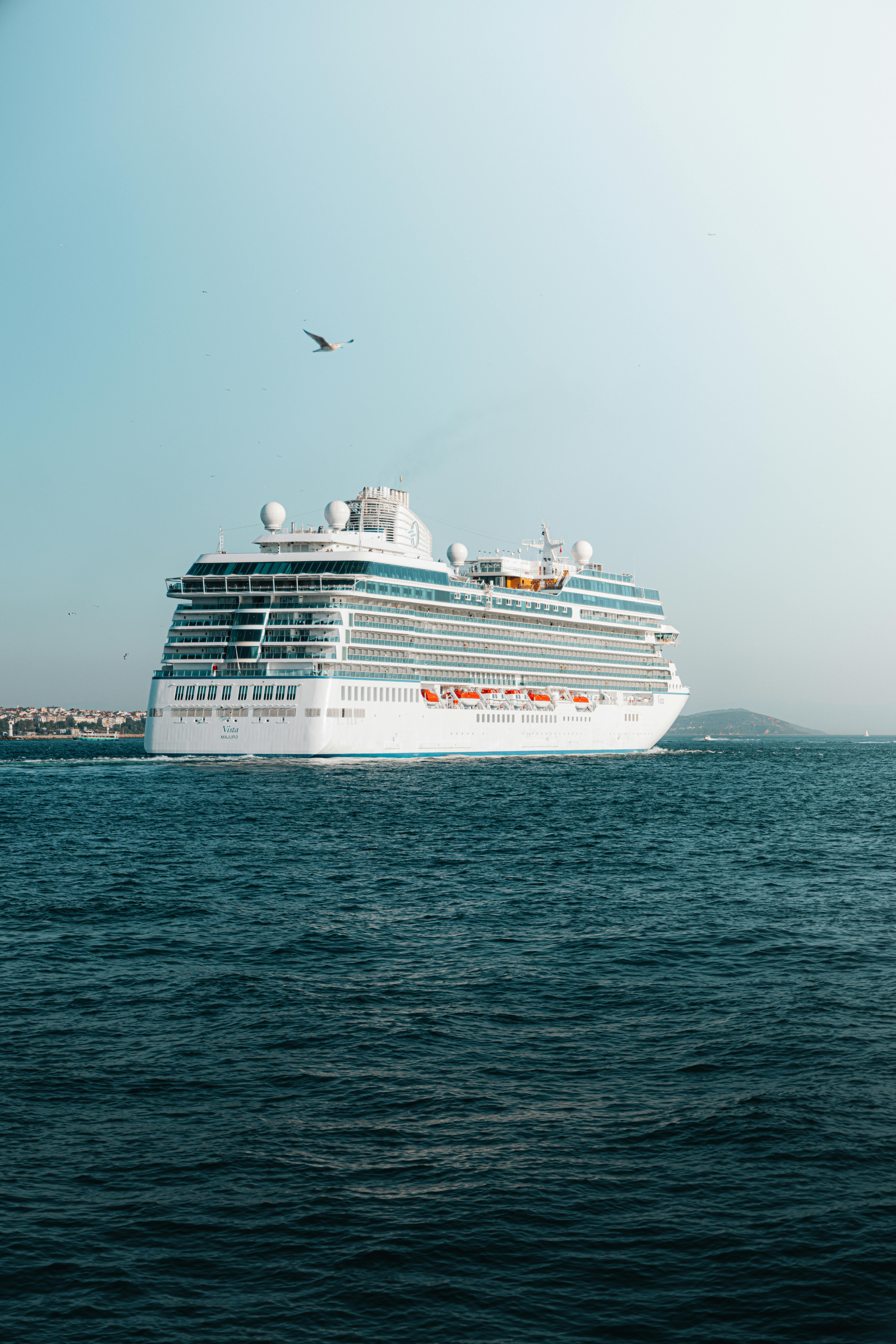 White Ship · Free Stock Photo