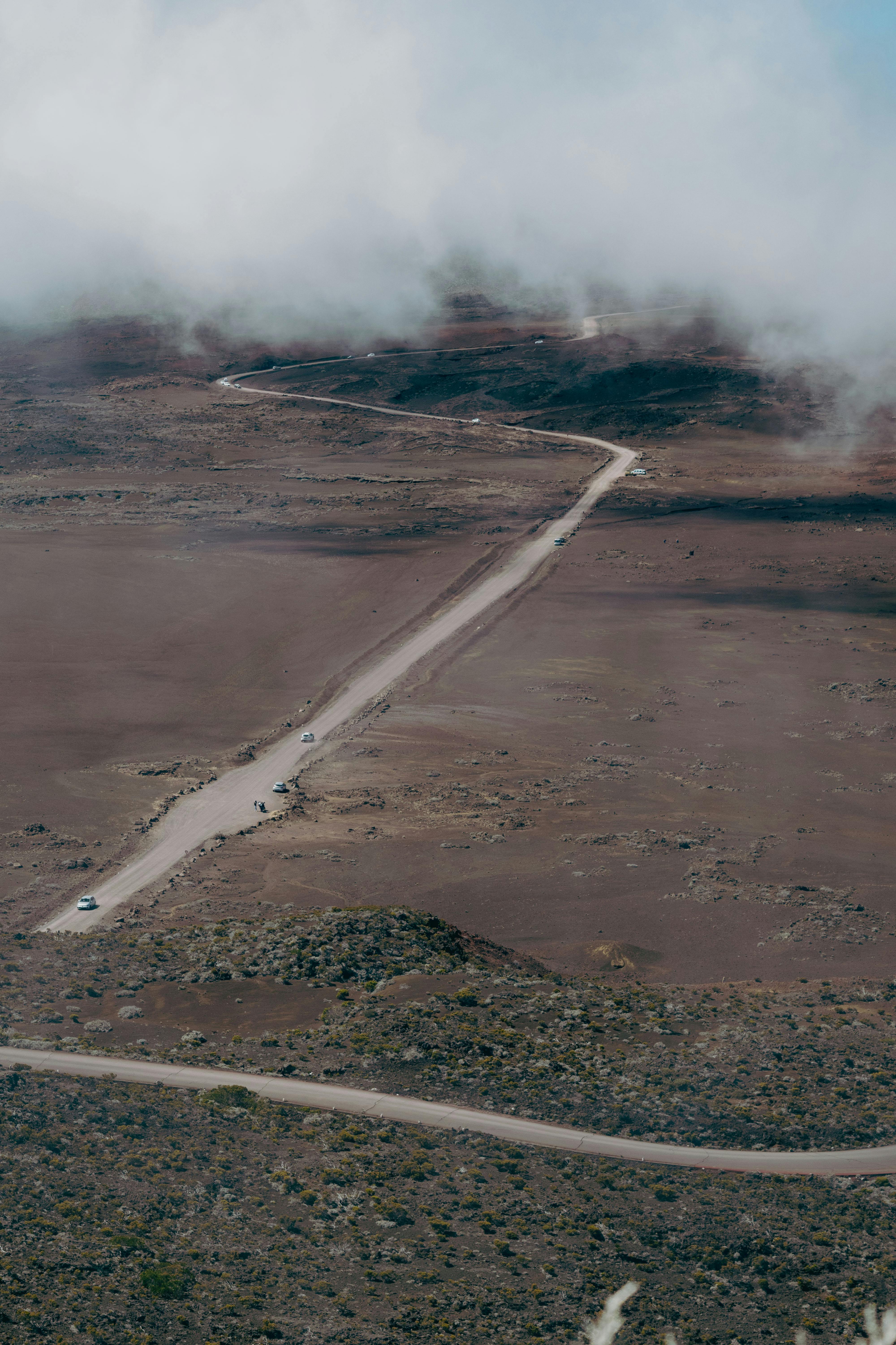 Gray Concrete Road · Free Stock Photo