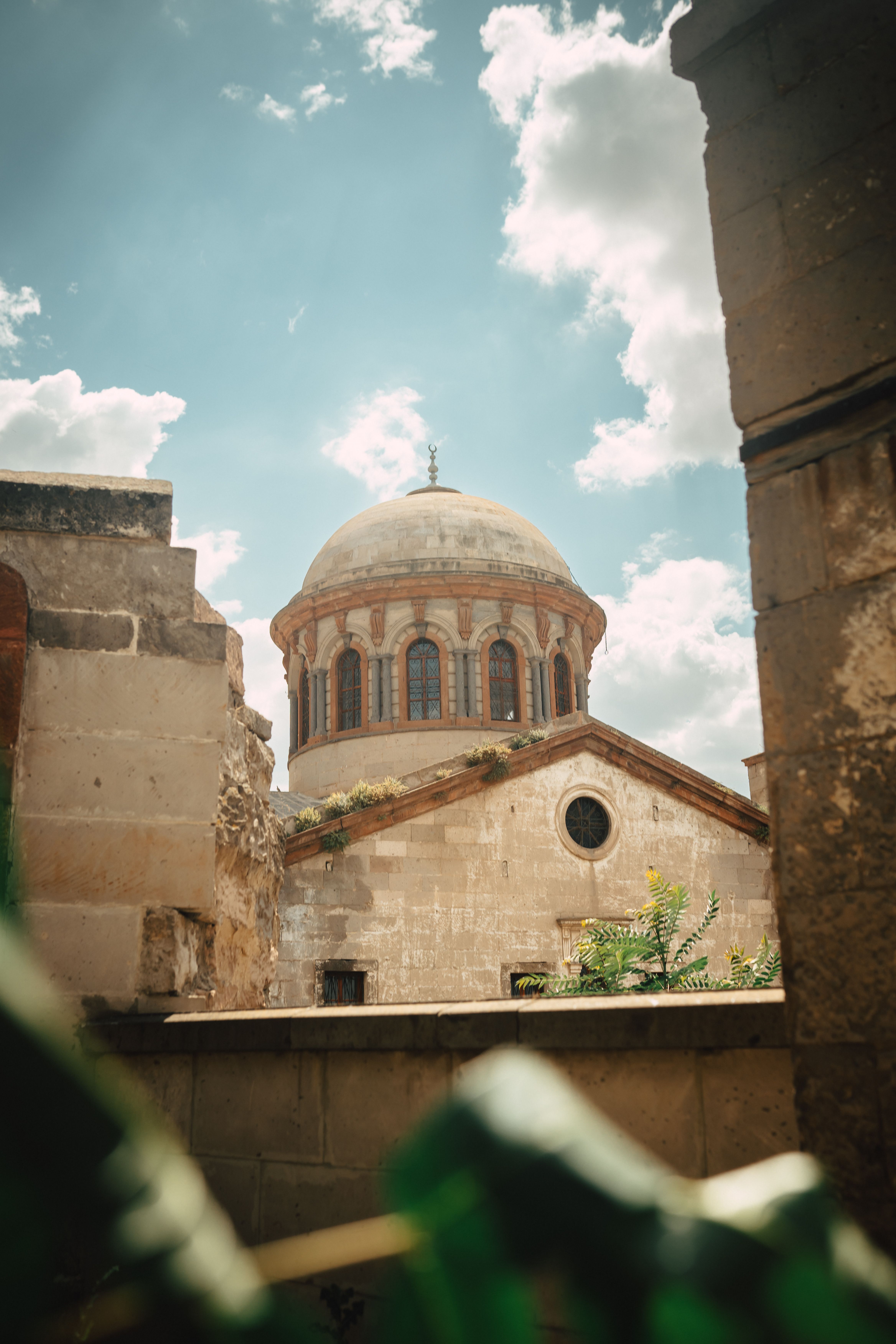 A view of a church from the outside · Free Stock Photo
